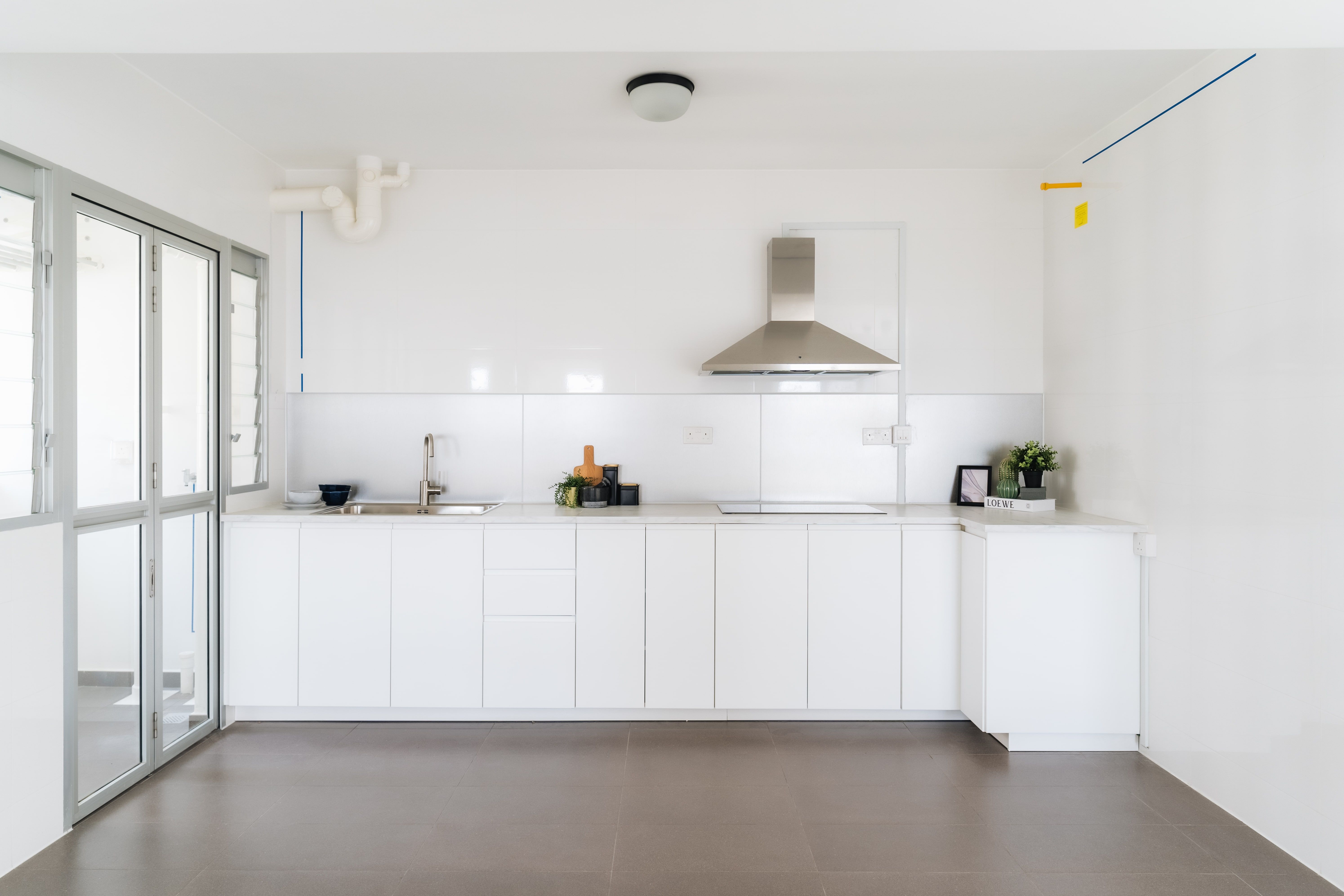 Minimal White L-Shape Kitchen Design | Livspace