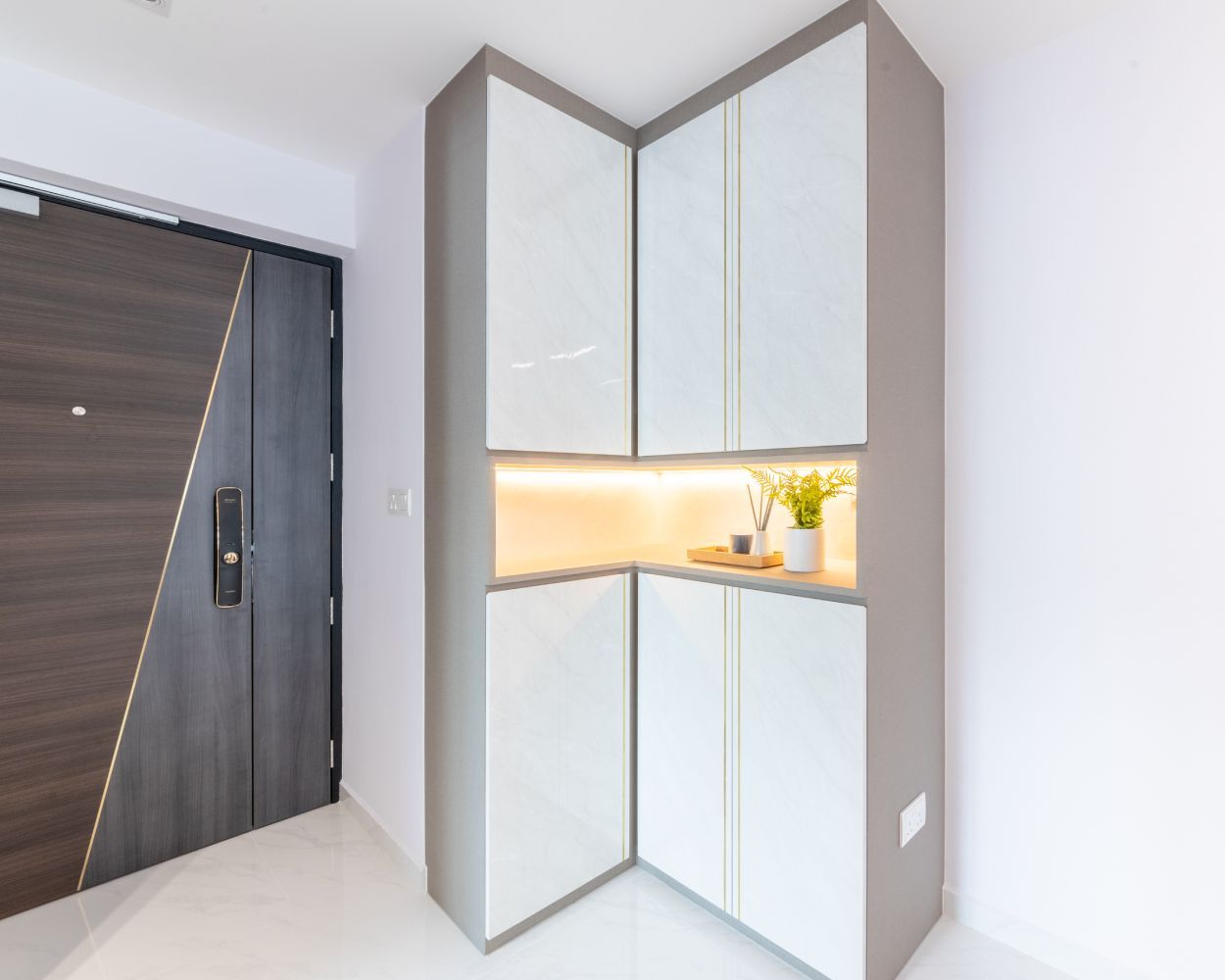 Spacious Foyer Design With L-Shaped Storage Unit | Livspace