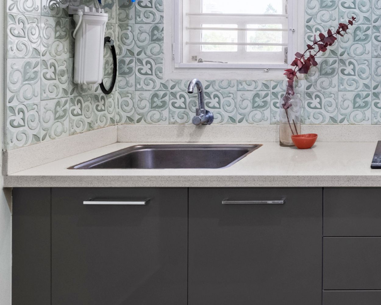 Spacious Square Under Mount Single Bowl Kitchen Sink Design With Beige ...