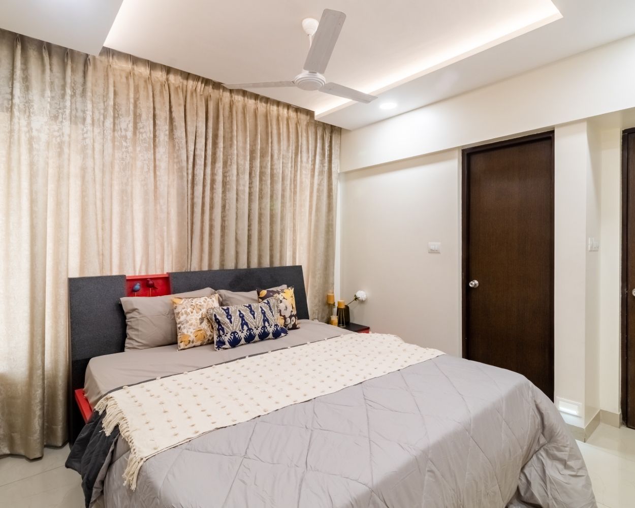 Single-Layered Rectangular False Ceiling | Livspace