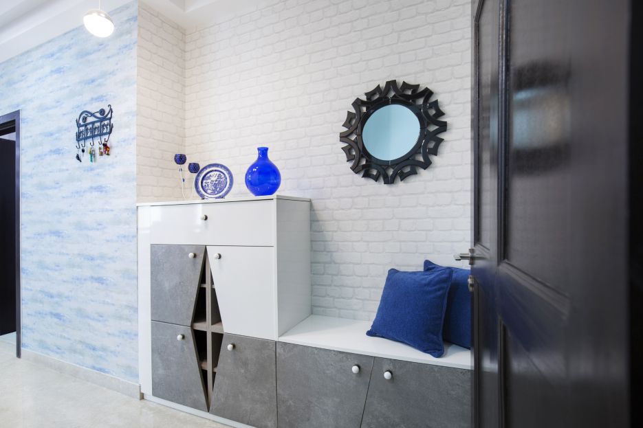 Spacious Foyer Design With Brick Wallpaper | Livspace