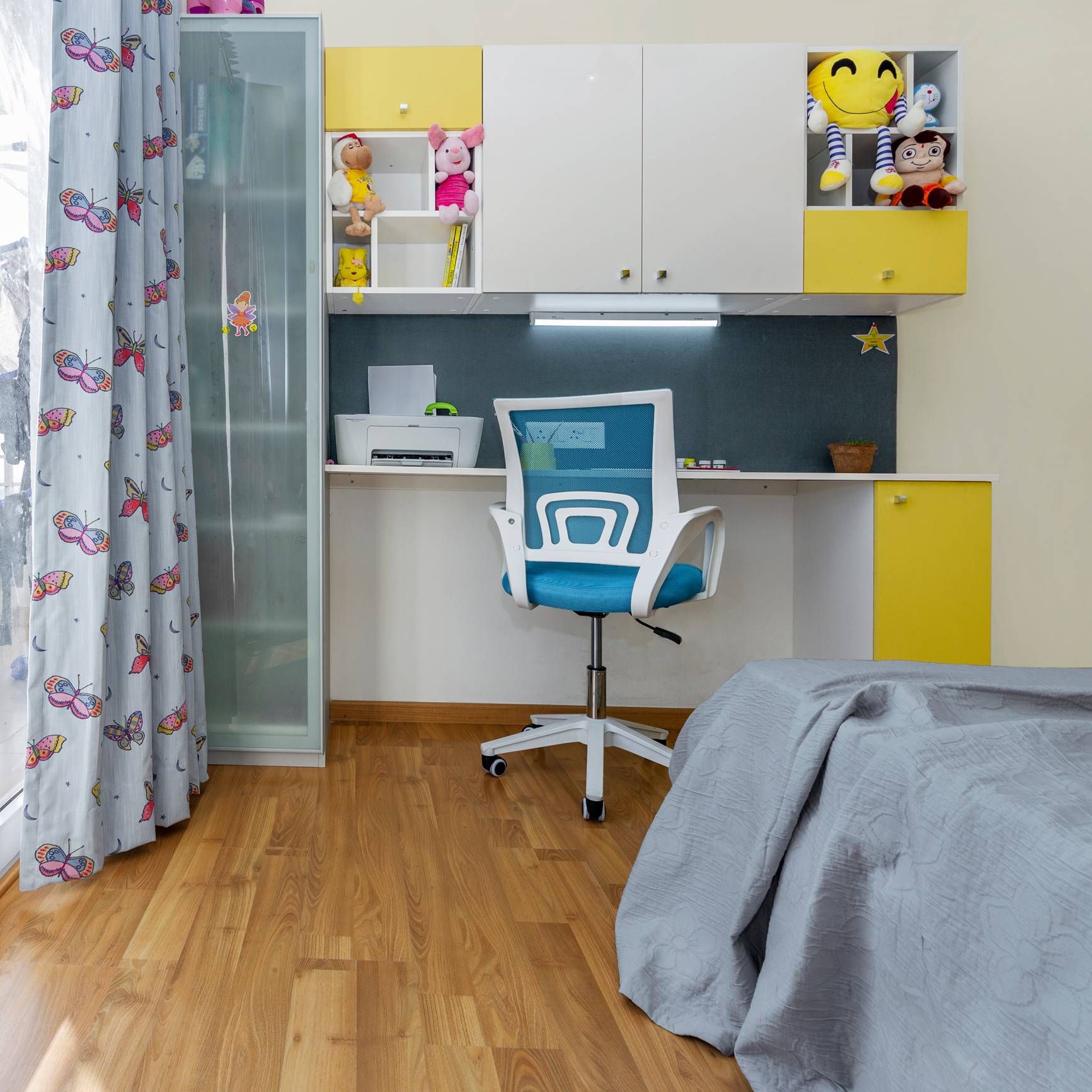 Small Study Room Design With Wall Storage | Livspace
