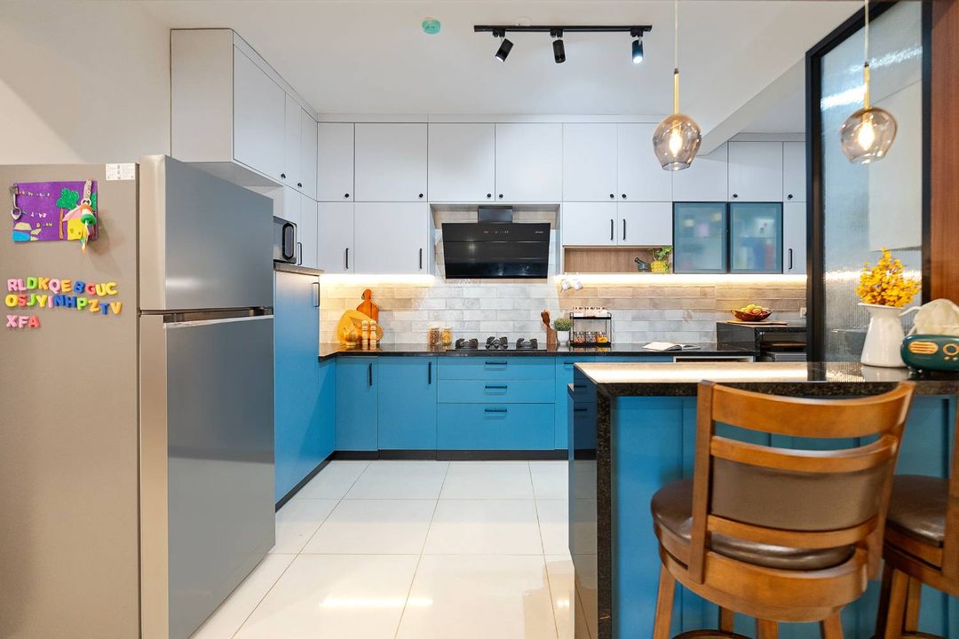 Blue and White Contemporary L-Shaped Kitchen Design with Granite ...