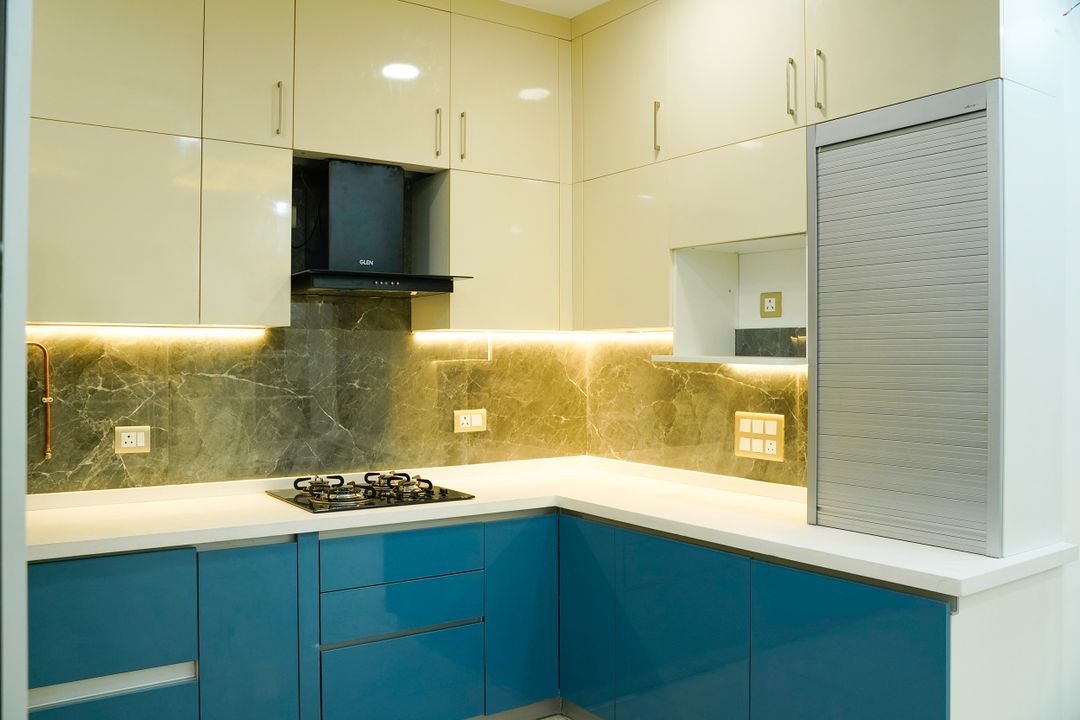 Contemporary L-Shaped Kitchen Design with Quartz Counter and Concealed ...