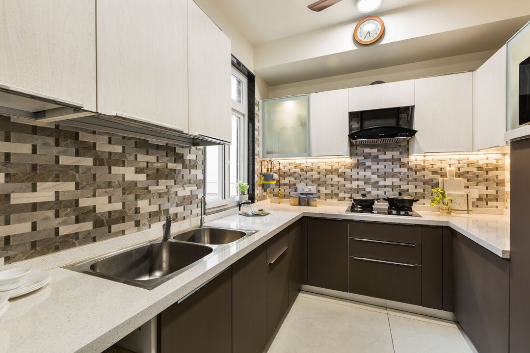 Contemporary U-Shaped Kitchen Design with Tan SF Base and Med Tall ...