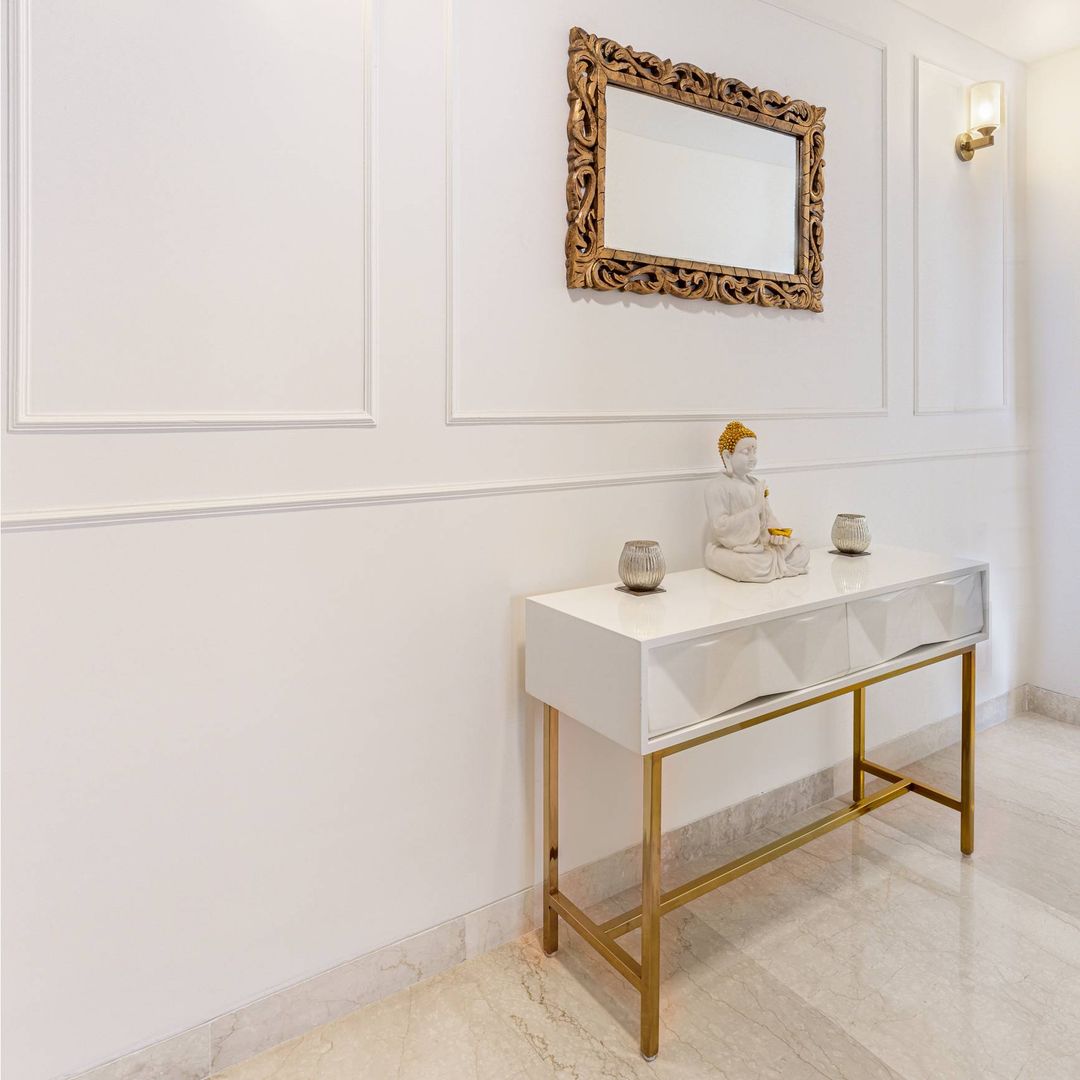 Spacious White Foyer Design With Wall Light | Livspace