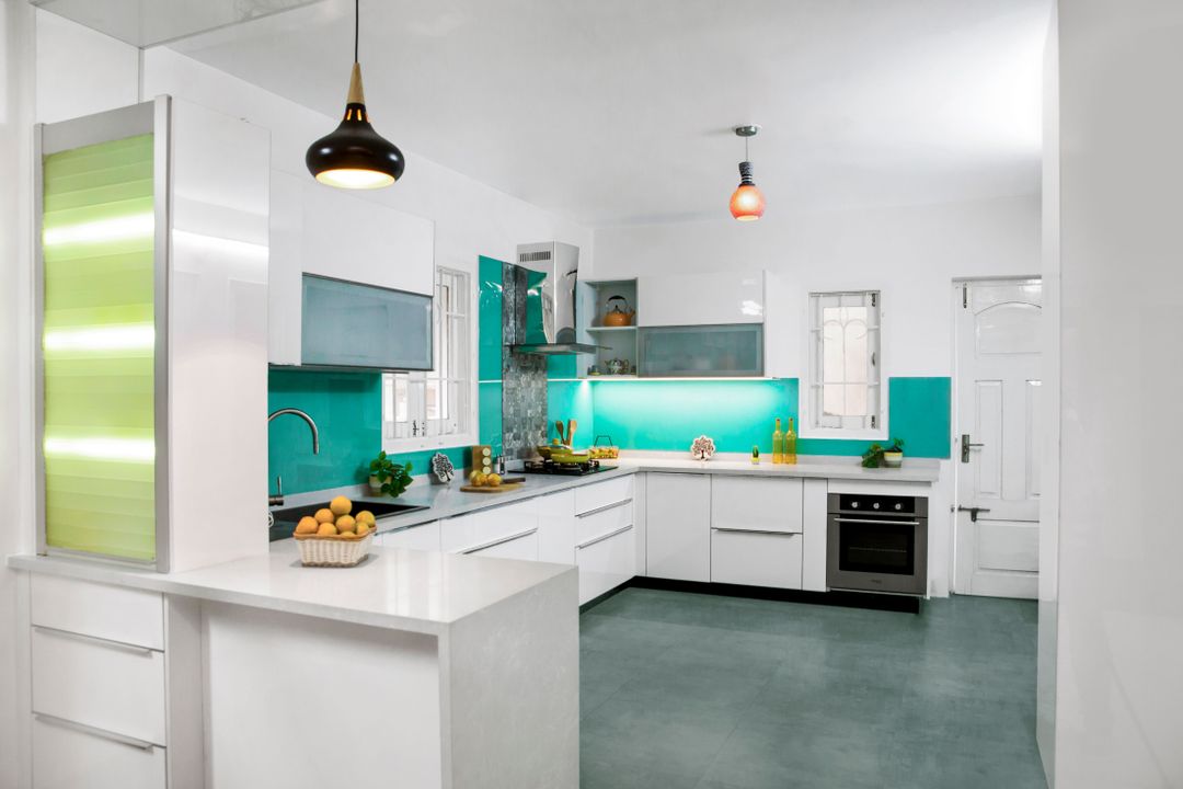 Frosty White U Shaped Modular Kitchen Design With A Quartz Countertop ...