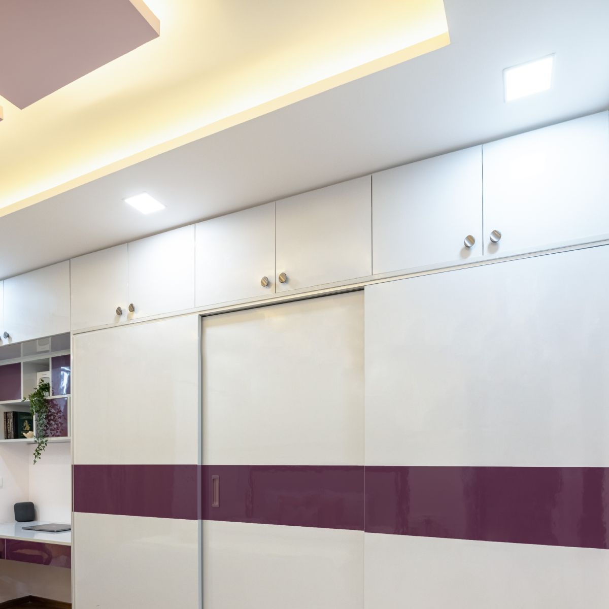 Modern False Ceiling With Brick Design Wall | Livspace