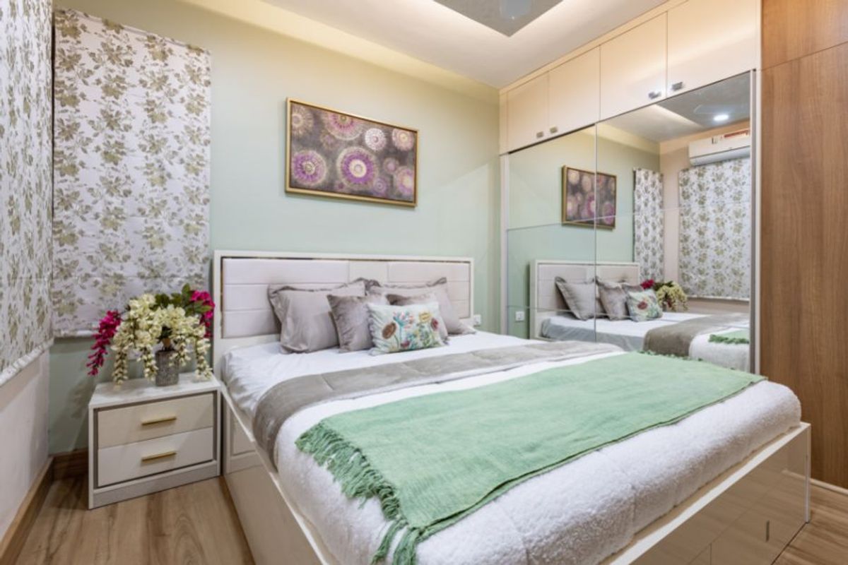 Pastel Green Wall Paint Design With Framed Art | Livspace