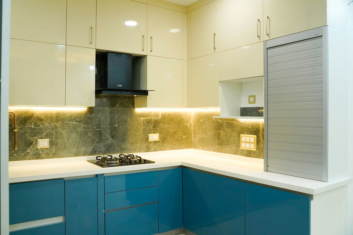 Contemporary L-Shaped Kitchen Design with Quartz Counter and Concealed ...