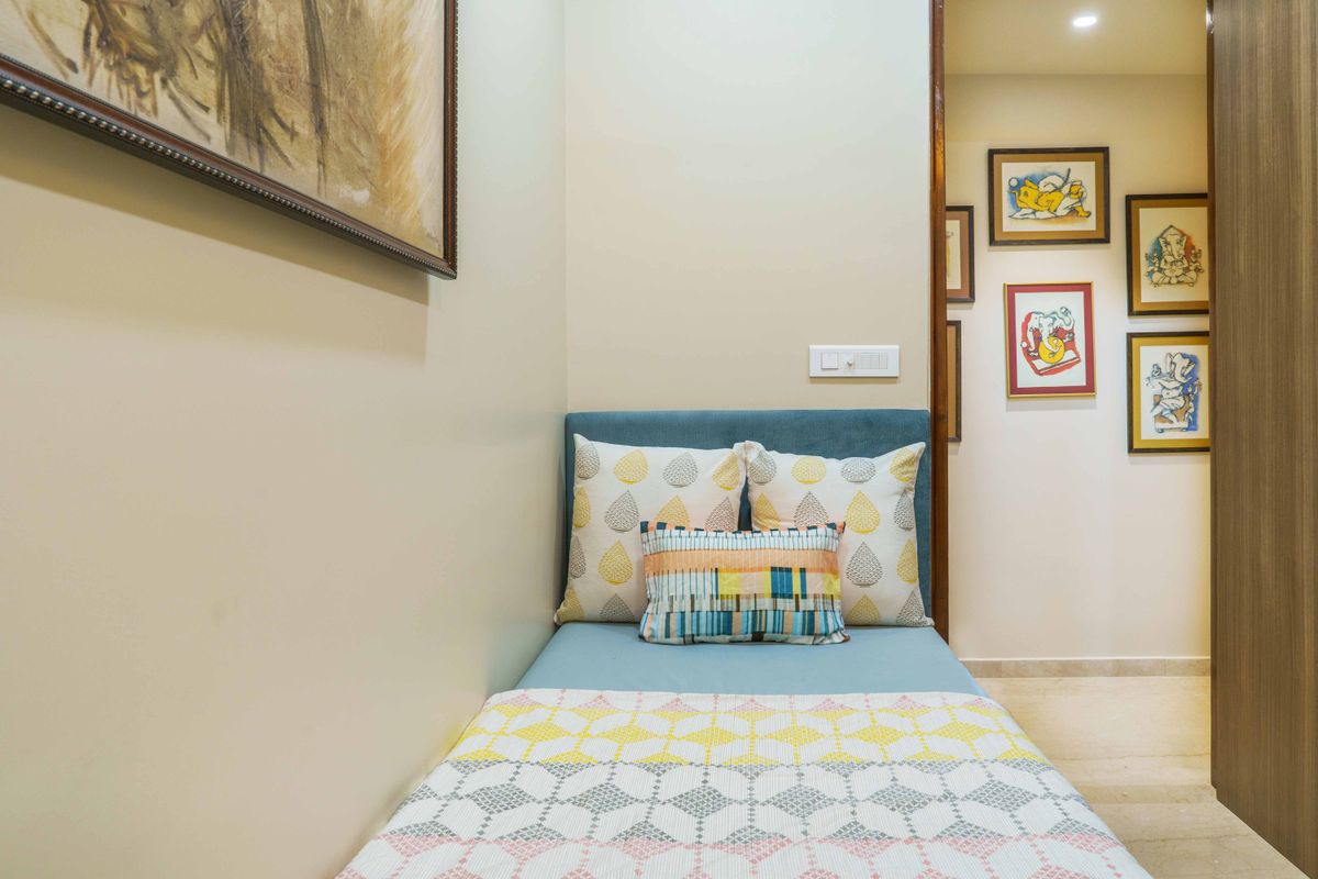 4-BHK Flat In Mumbai With L-Shaped Wooden Bar Unit | Livspace