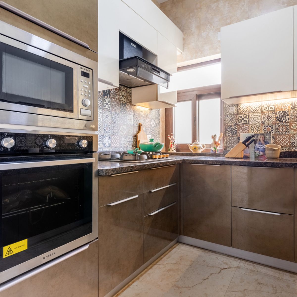 U-Shaped Modular Kitchen Design With Dual-Toned Cabinets And Moroccan ...