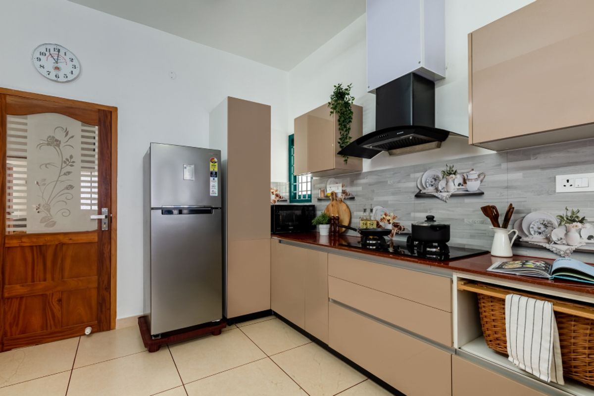 U-Shaped Modular Kitchen Design With Cappuccino Cabinets And Quartz ...