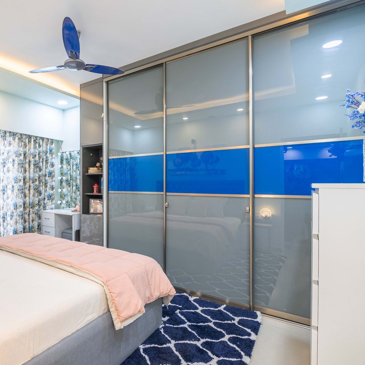 Glossy 3-Door Silver Frost And Blue Sliding Door Wardrobe With Dresser ...