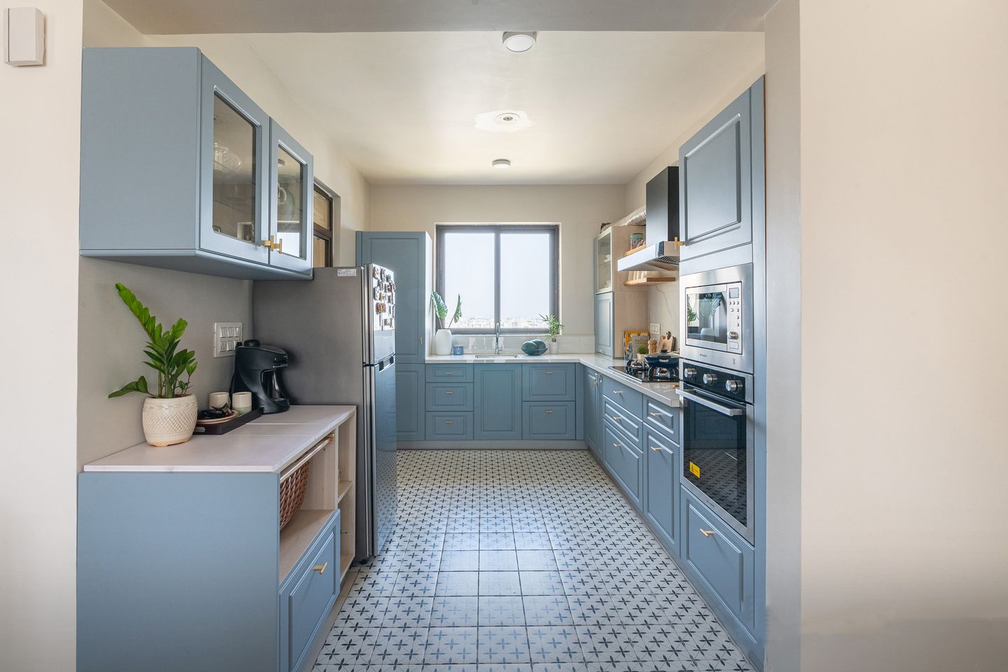 Mid-Century L-Shape Blue Kitchen Design With Quartz Countertop - 12x9 ...