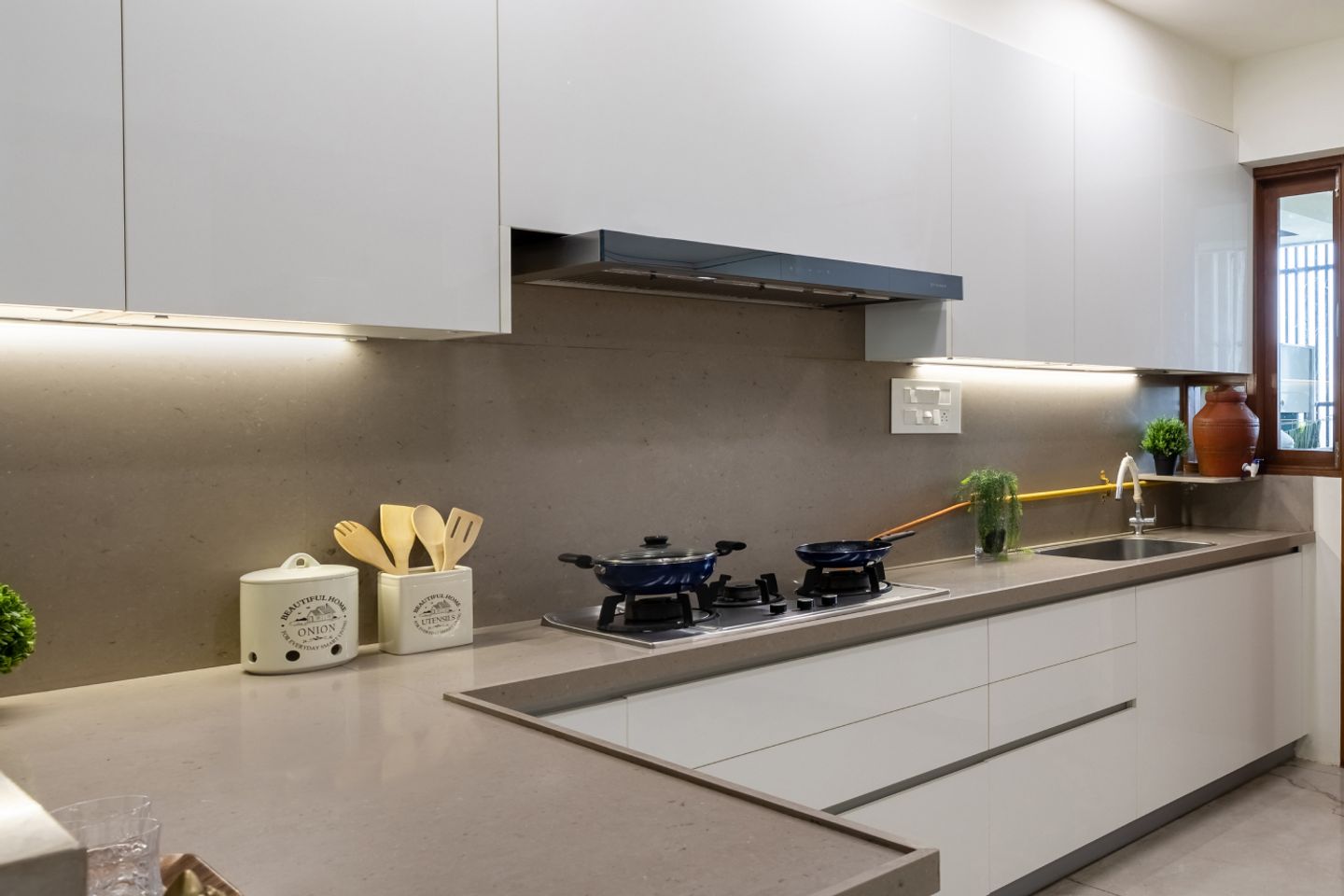 Light Beige Rectangular Tiles Design For Kitchen Dados | Livspace