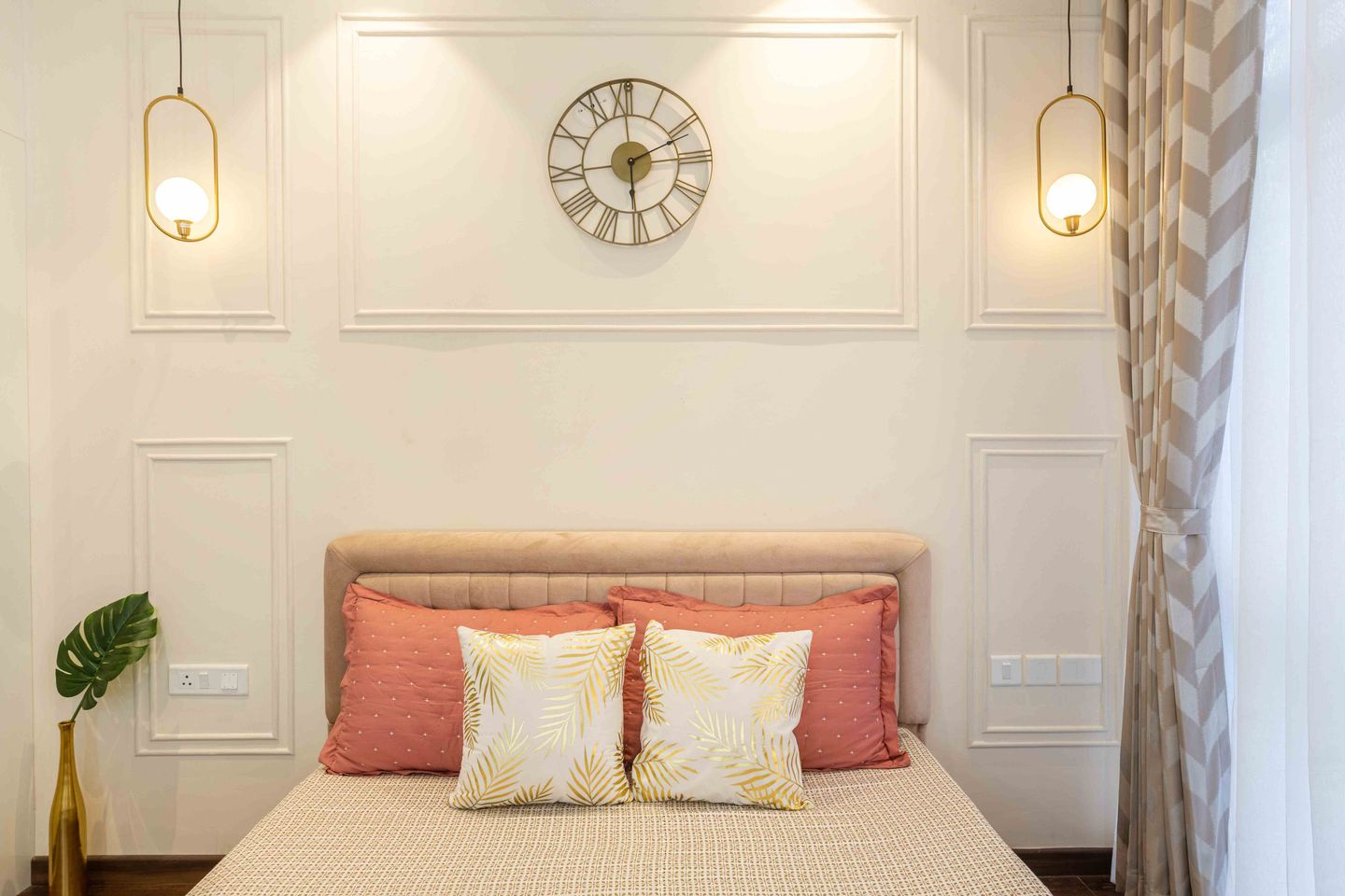 Light Cream Wall Design For Bedrooms With Trims | Livspace