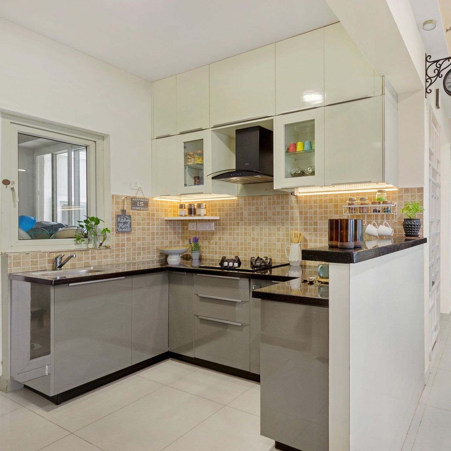 Bangalore 1-BHK Flat Design With An Understated Peach And Beige Foyer ...