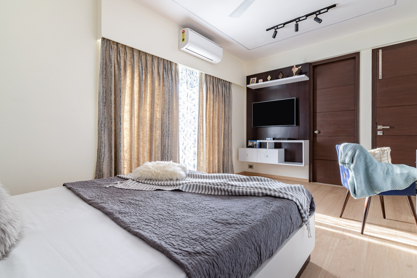 Spacious Peripheral False Ceiling For Bedroom | Livspace