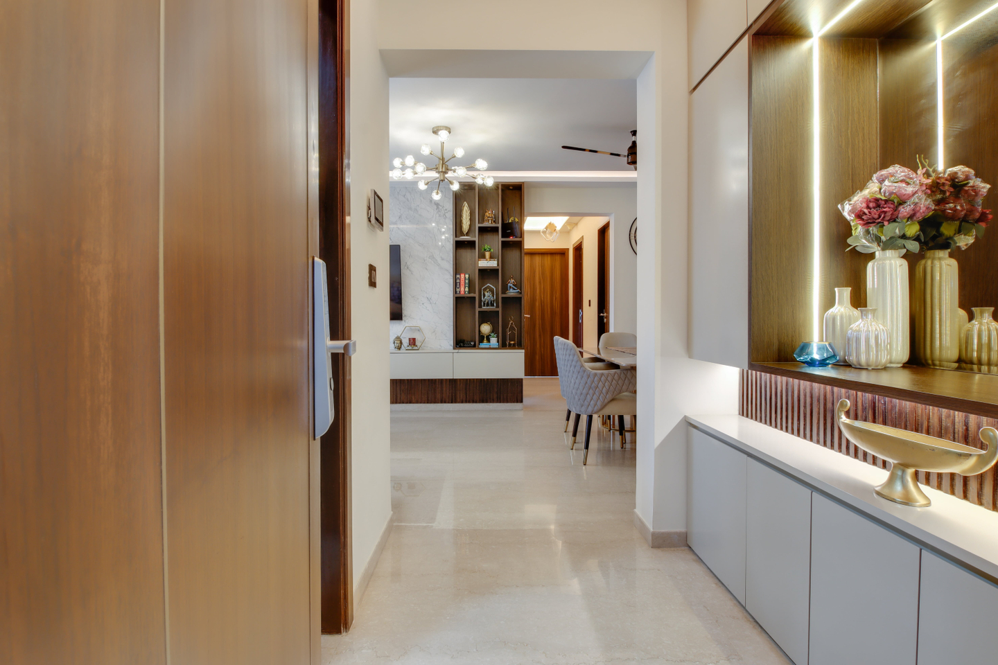 Modern Transitional Mumbai House Design | Livspace