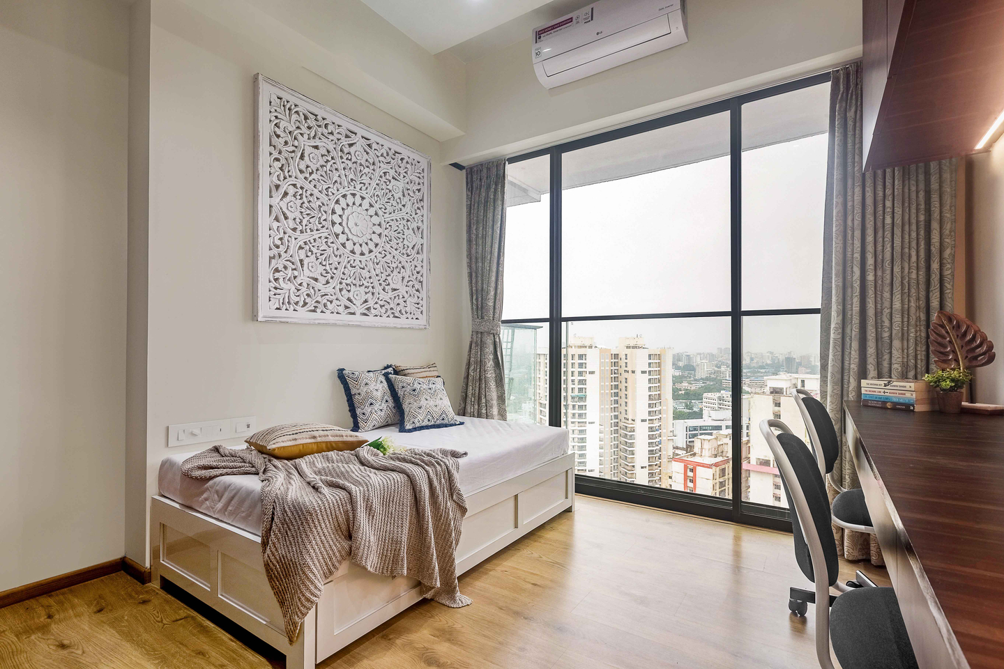 3-BHK Minimalist Flat In Mumbai | Livspace