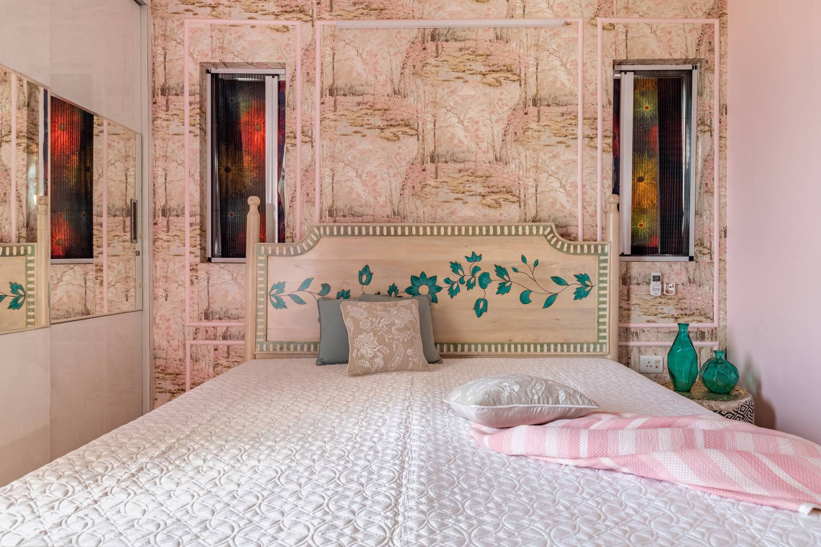 Master Bedroom Design With Beige And Pink Walls | Livspace