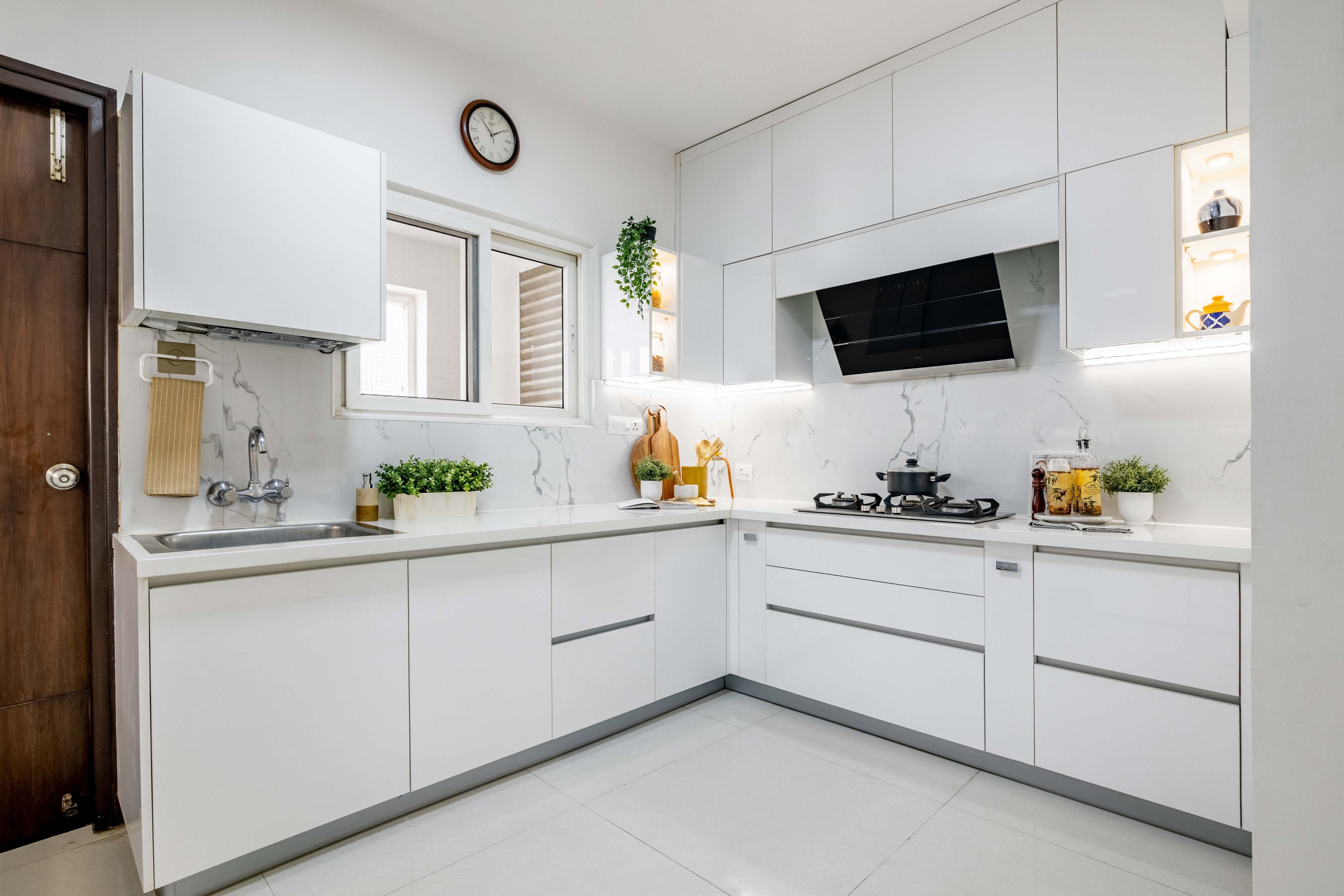 Contemporary L-Shaped Kitchen Design with Frosty White Cabinets - 11x10 ...