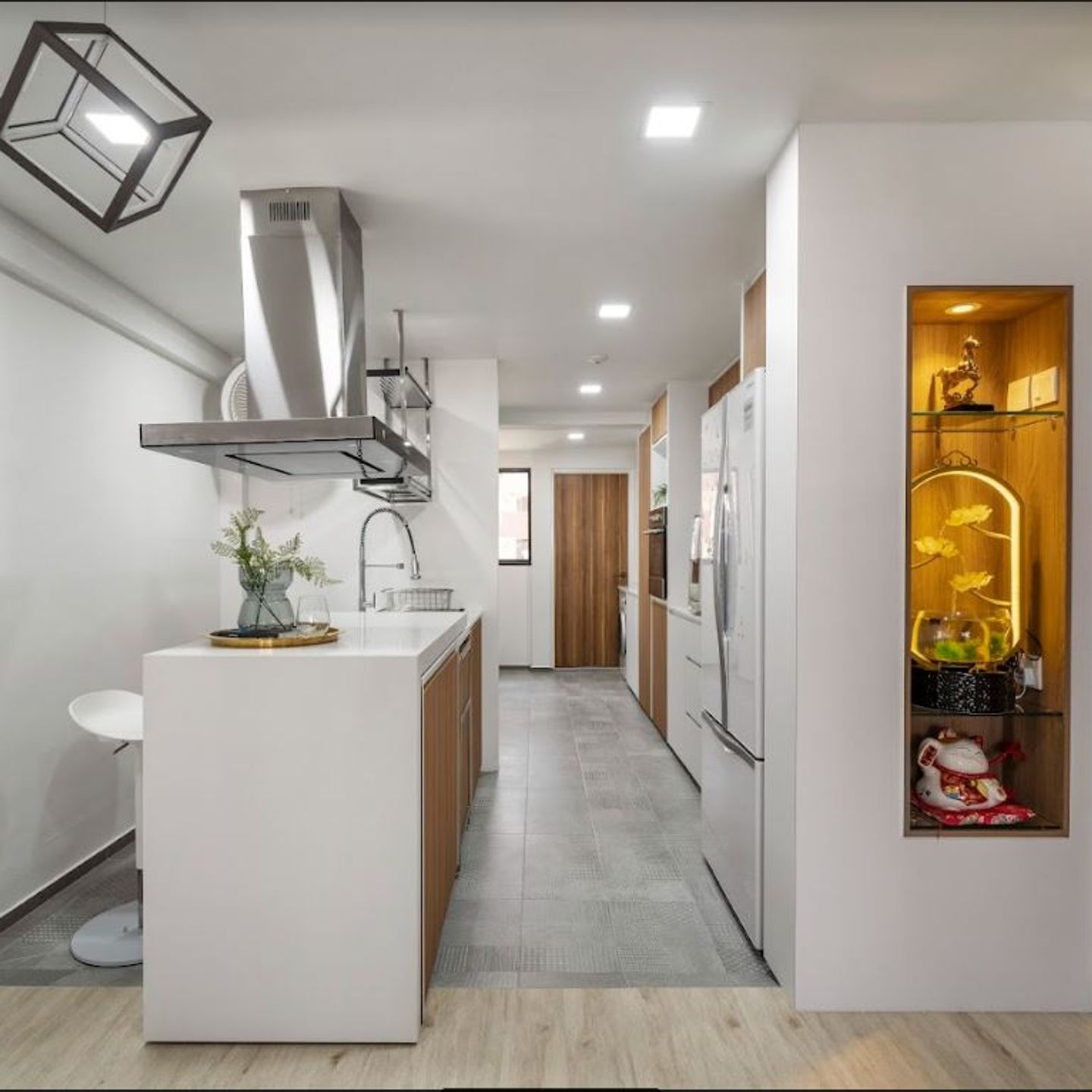 Spacious Kitchen Design With Breakfast Counter | Livspace