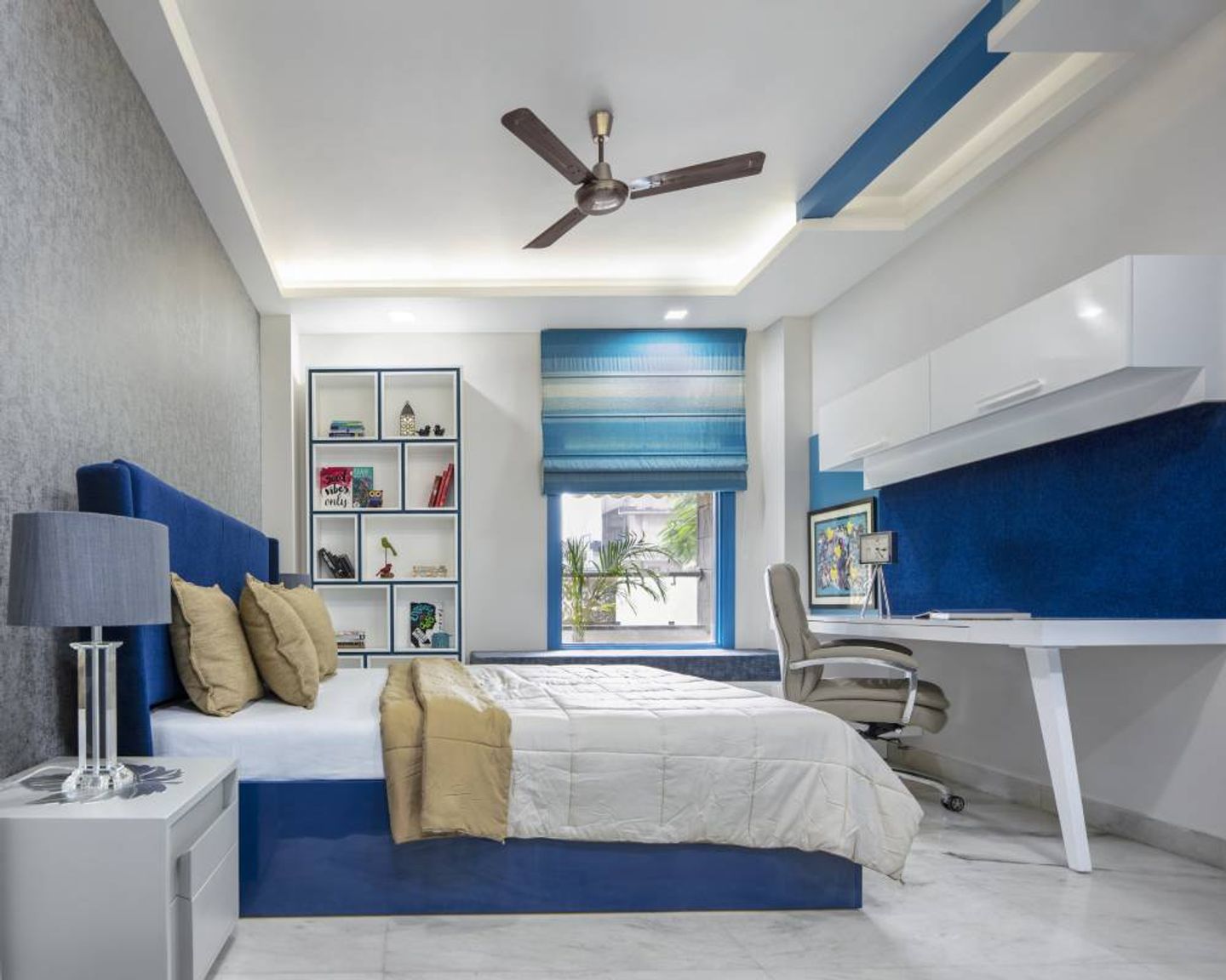 Simple Peripheral False Ceiling Design For A Modern Bedroom | Livspace