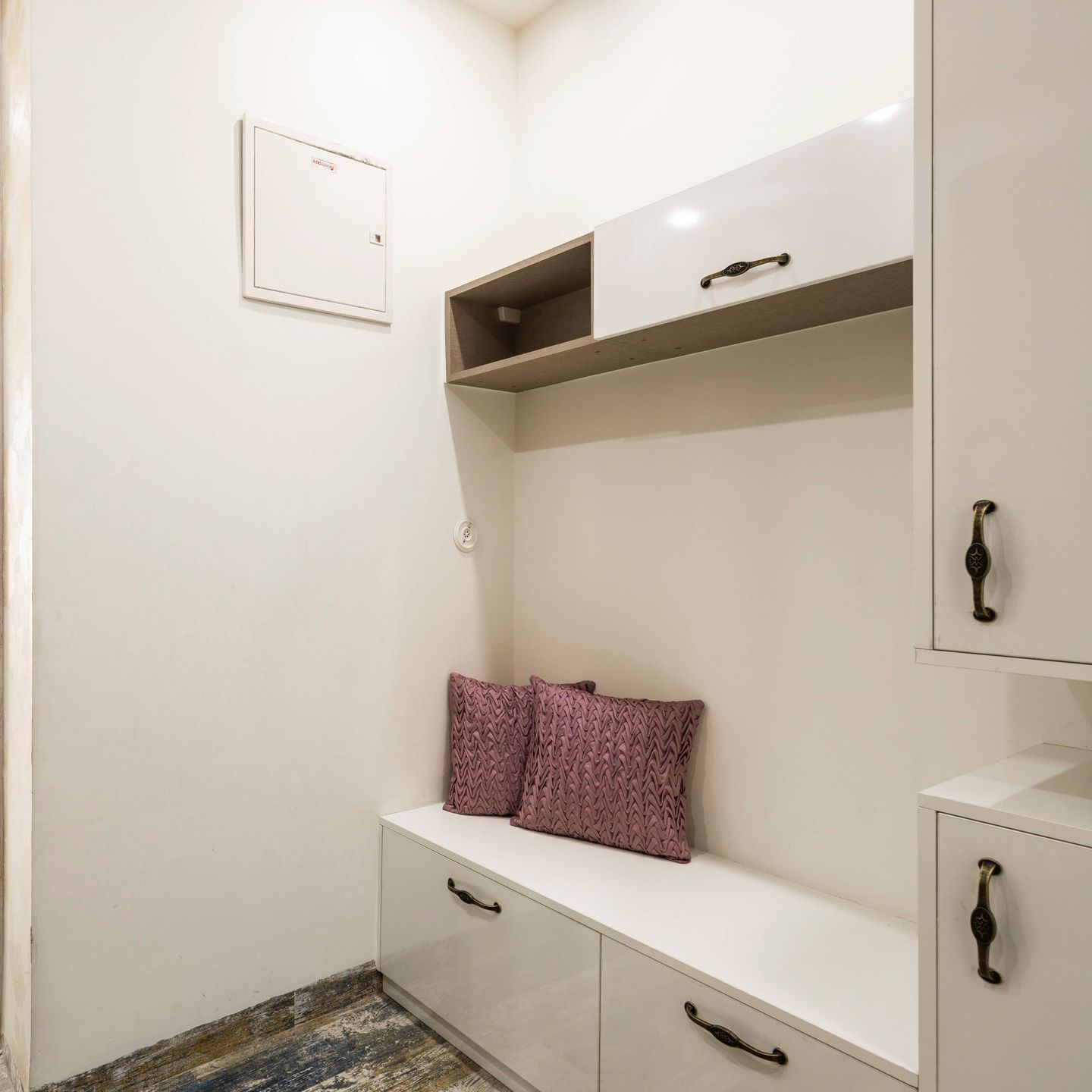 Spacious Foyer Design With Open And Closed Wall Storage | Livspace