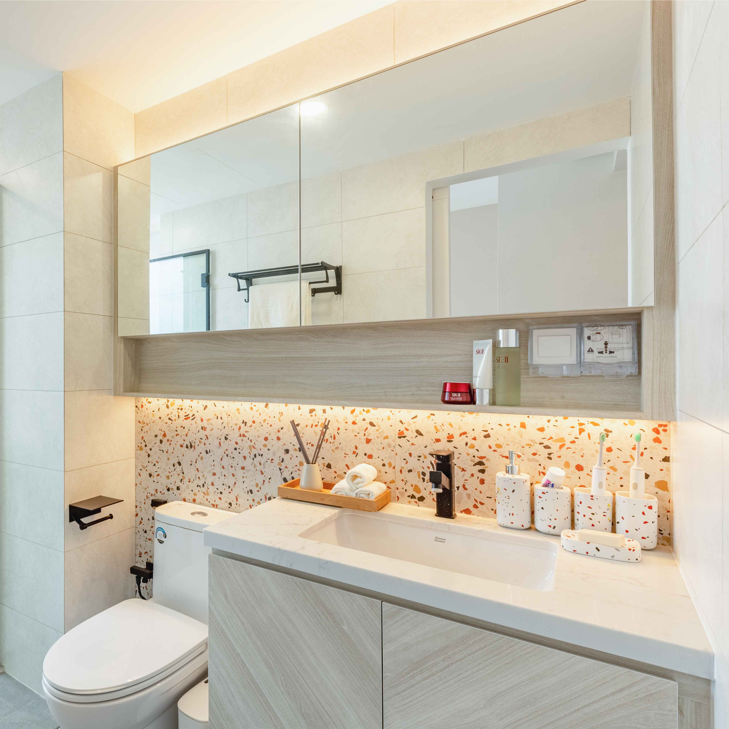 Porcelain Bathroom Wall Tiles Design With A Matte Finish | Livspace