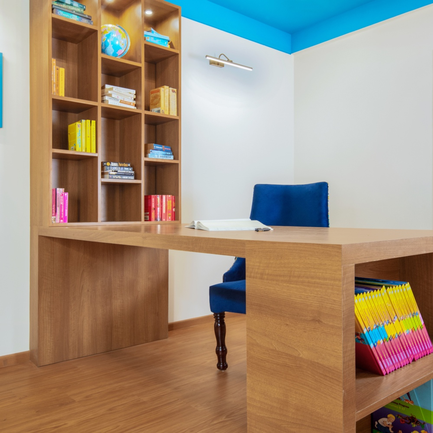 Spacious Home Office With Tahiti Samoa Teak Study Table - 10X10 Ft ...