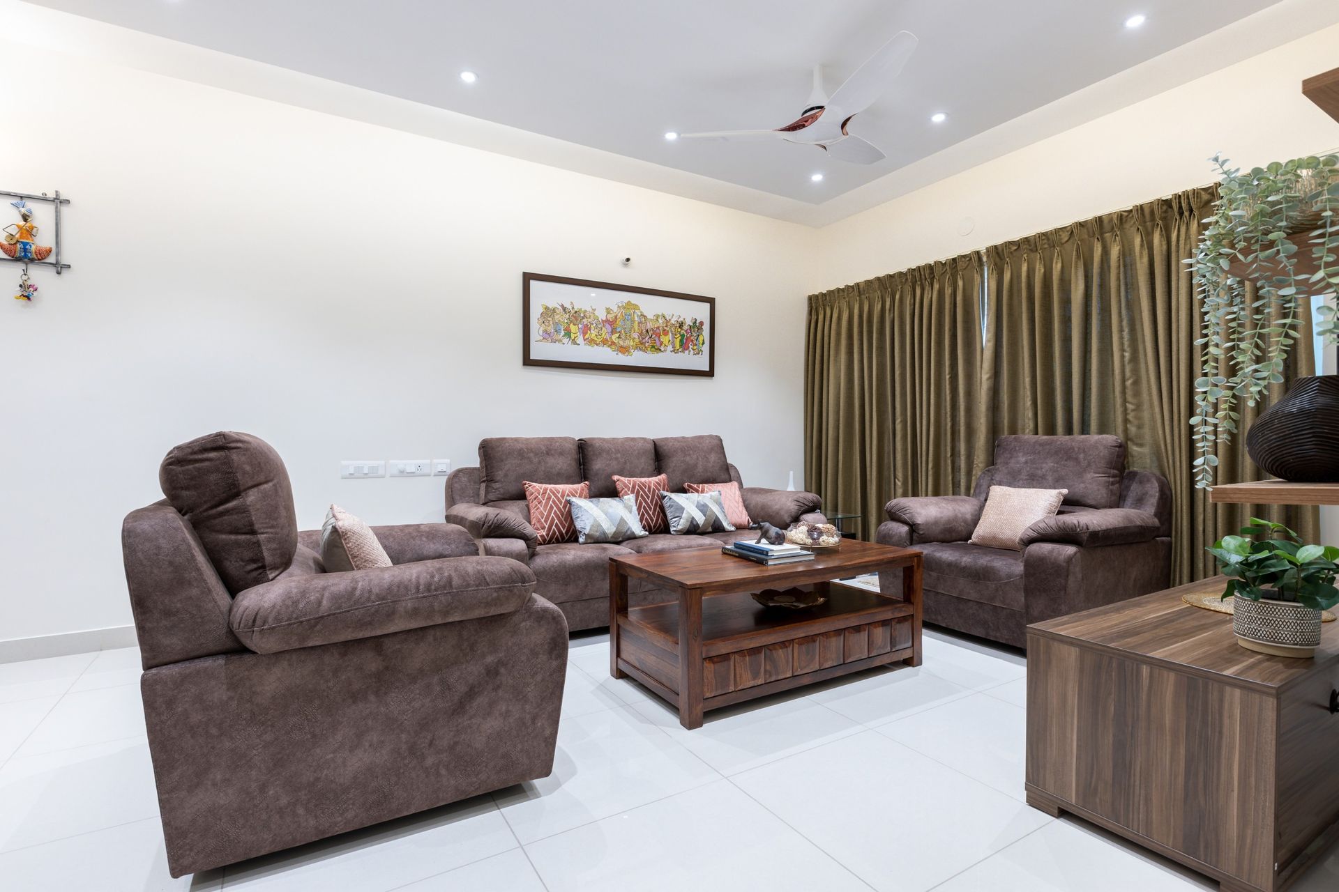 Spacious Peripheral Ceiling Design | Livspace