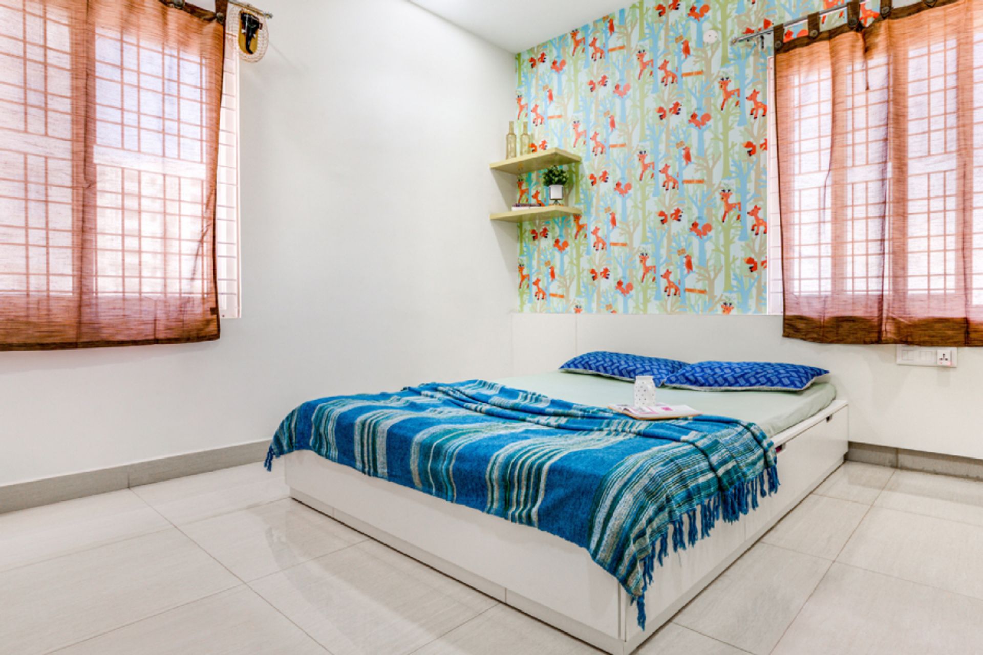 Spacious Kids Room Design With White And Grey Sliding Wardrobe - 12x11 ...