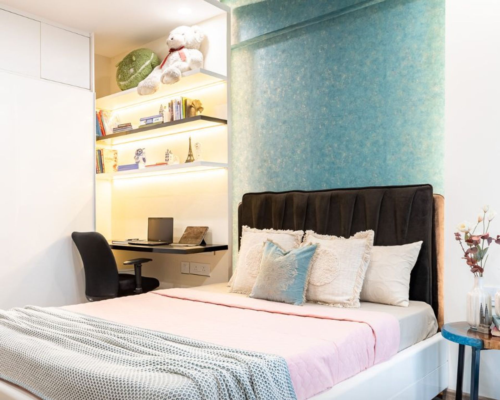 Cool-Toned Bedroom Colours With Cove Lighting | Livspace