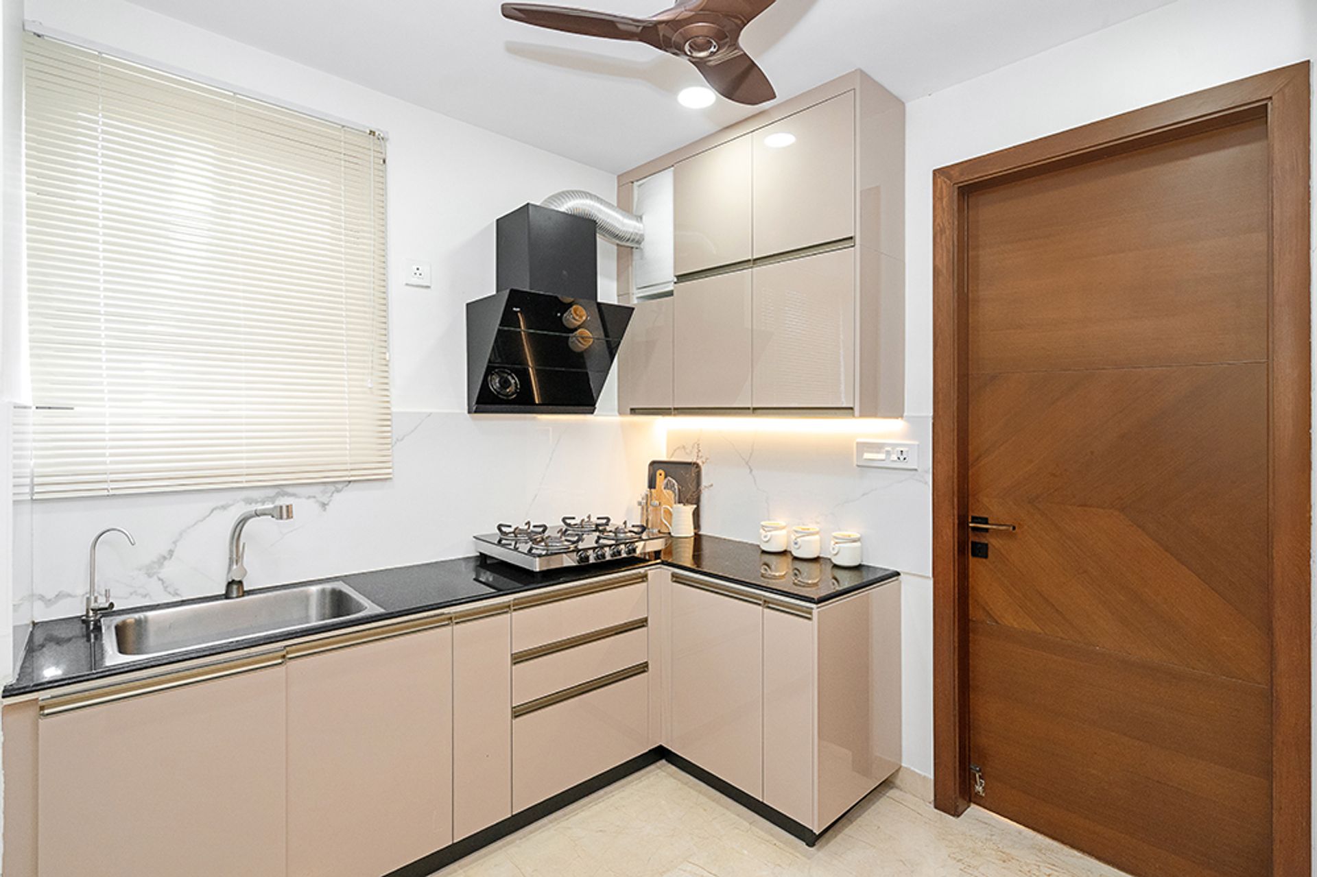Contemporary L Shape Kitchen Design in Cream High Gloss Finish and Full ...