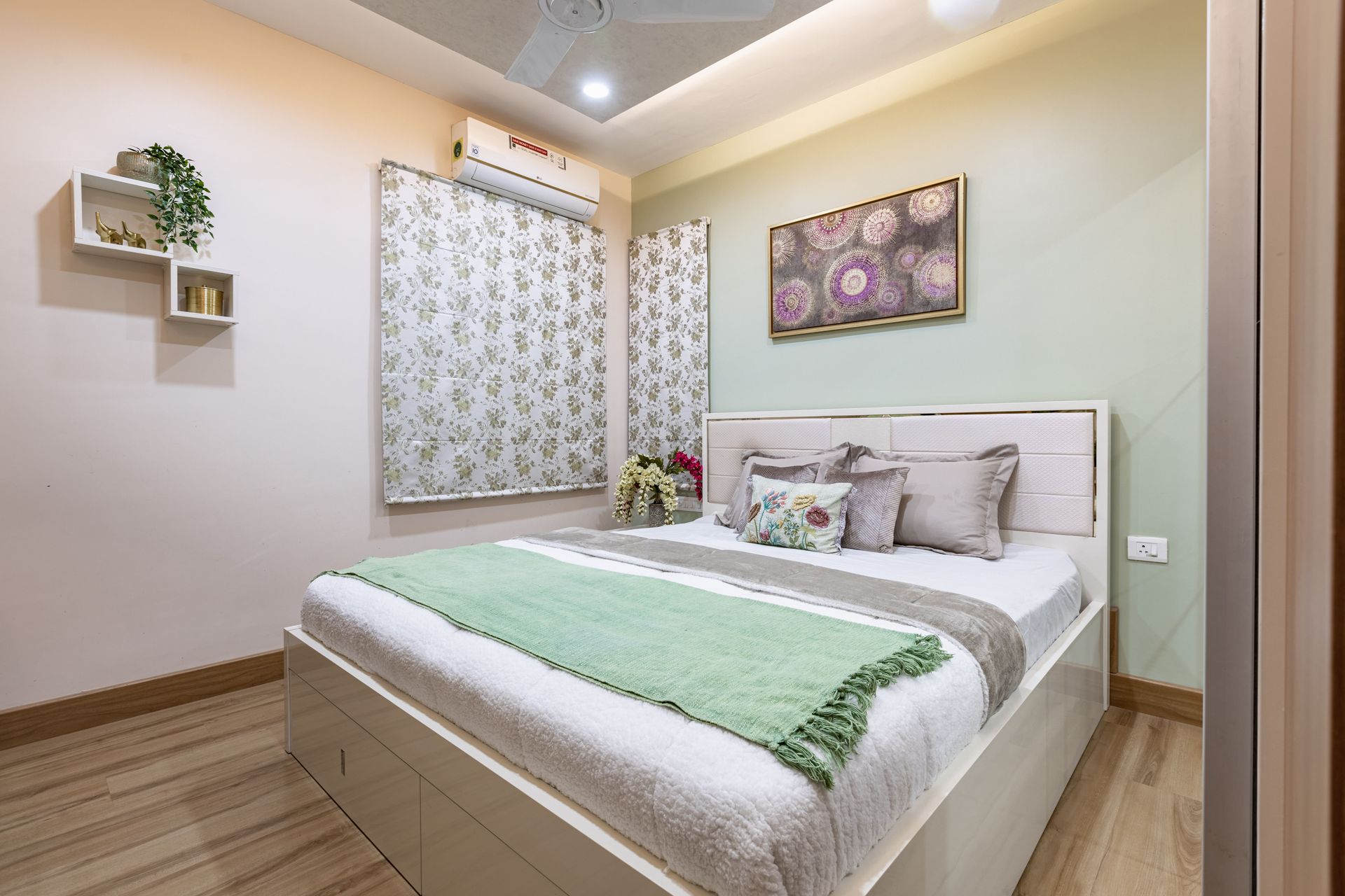 Spacious Home Design For 3-BHK Flat In Bangalore | Livspace