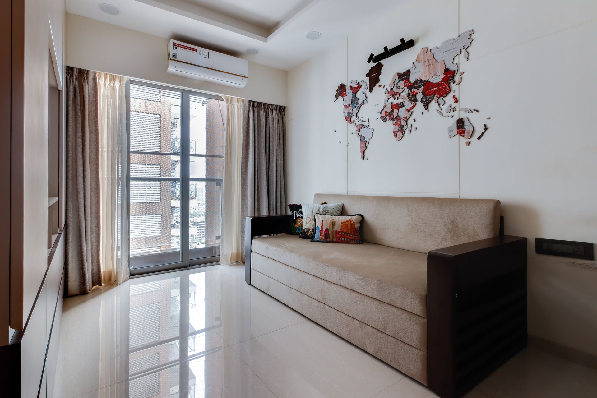 Modern Transitional Mumbai House Design | Livspace