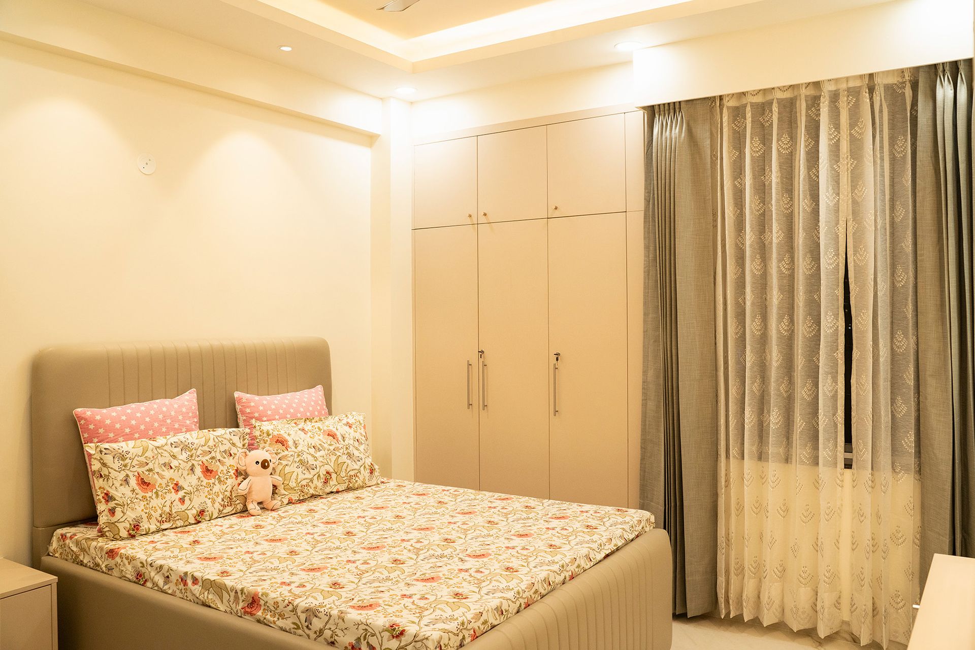 Guest Bedroom Design with Modern Glossy Beige Wardrobe and Wall-Mounted ...