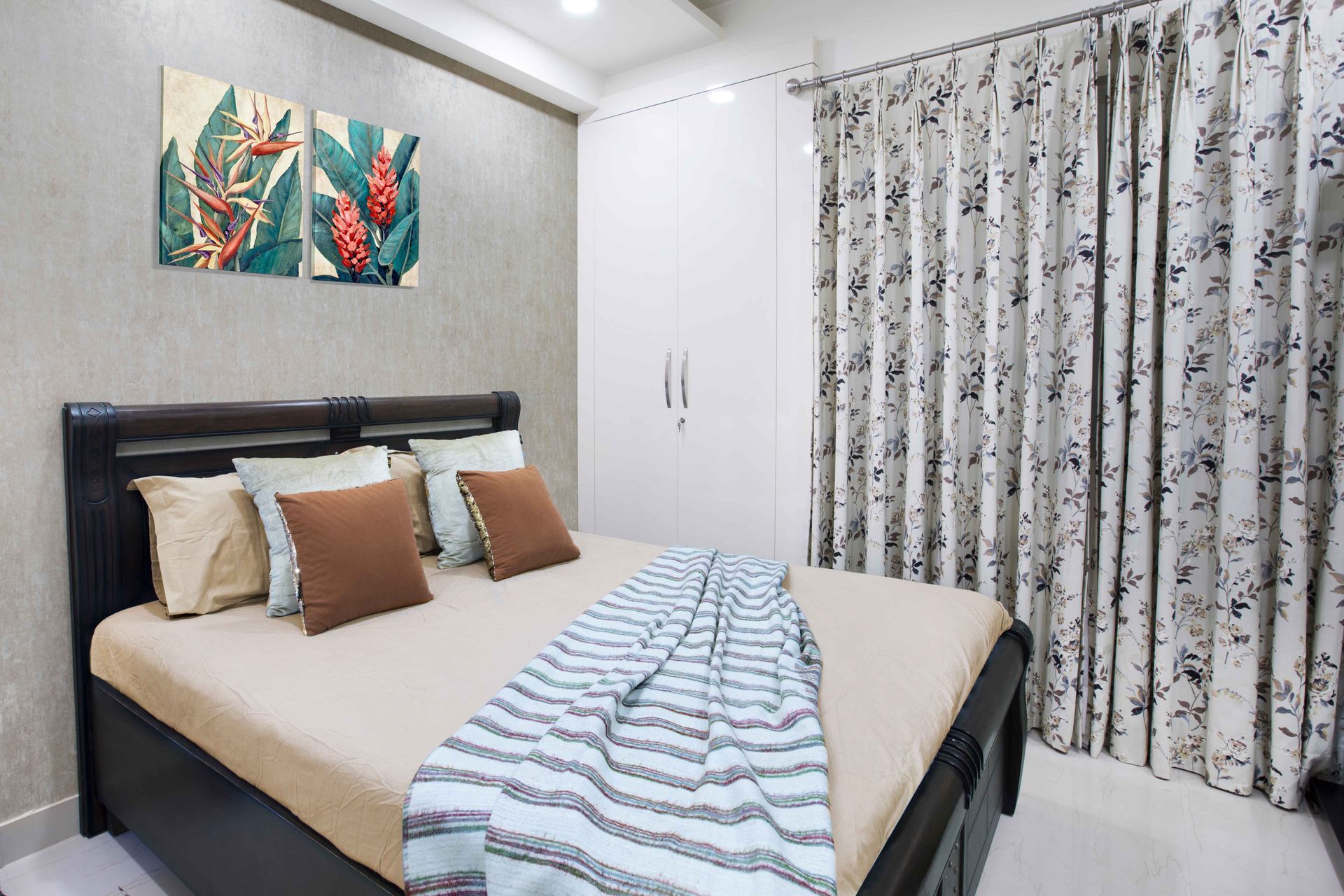 Compact Guest Room Design With Beige Textured Wallpaper - 9x9 Ft | Livspace