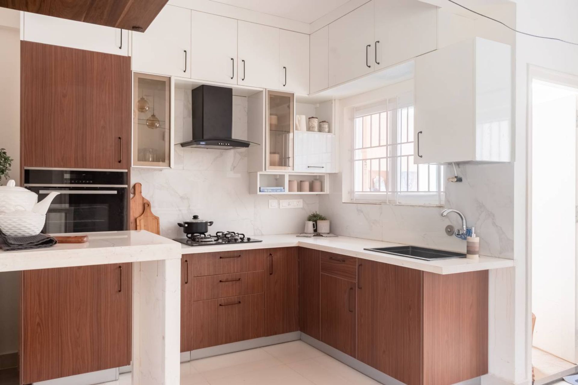 Modern 1BHK Bangalore Flat Design with L-Shaped Kitchen and Black ...