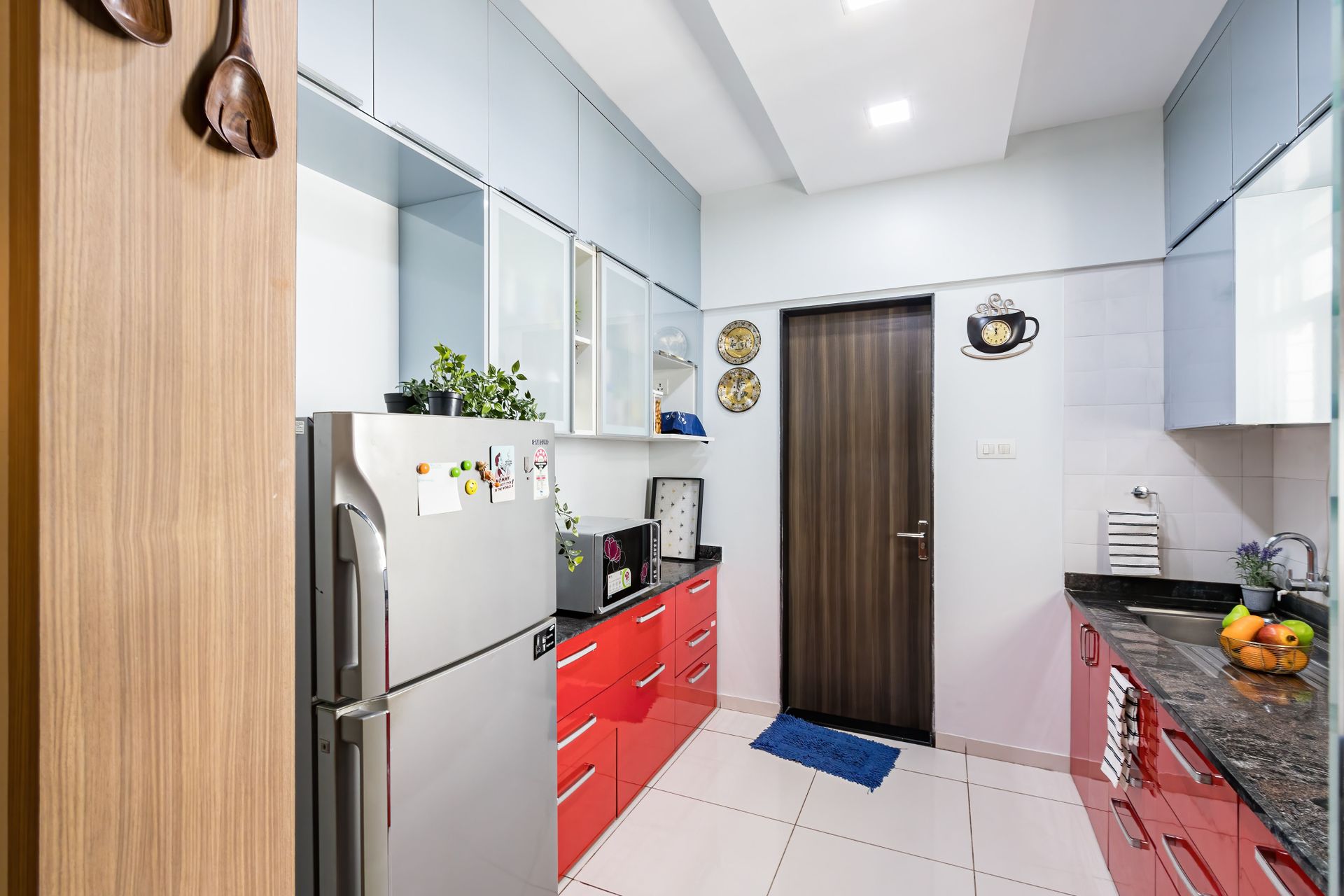 Modern L-Shape Kitchen Design with Cardinal Red Base Unit - 9x9 Ft ...