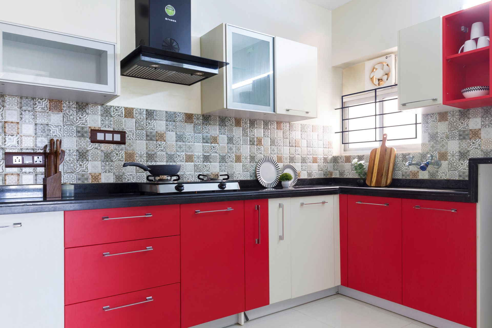 Contemporary L-Shape Modular Kitchen Design with Poppy and Frosty White ...