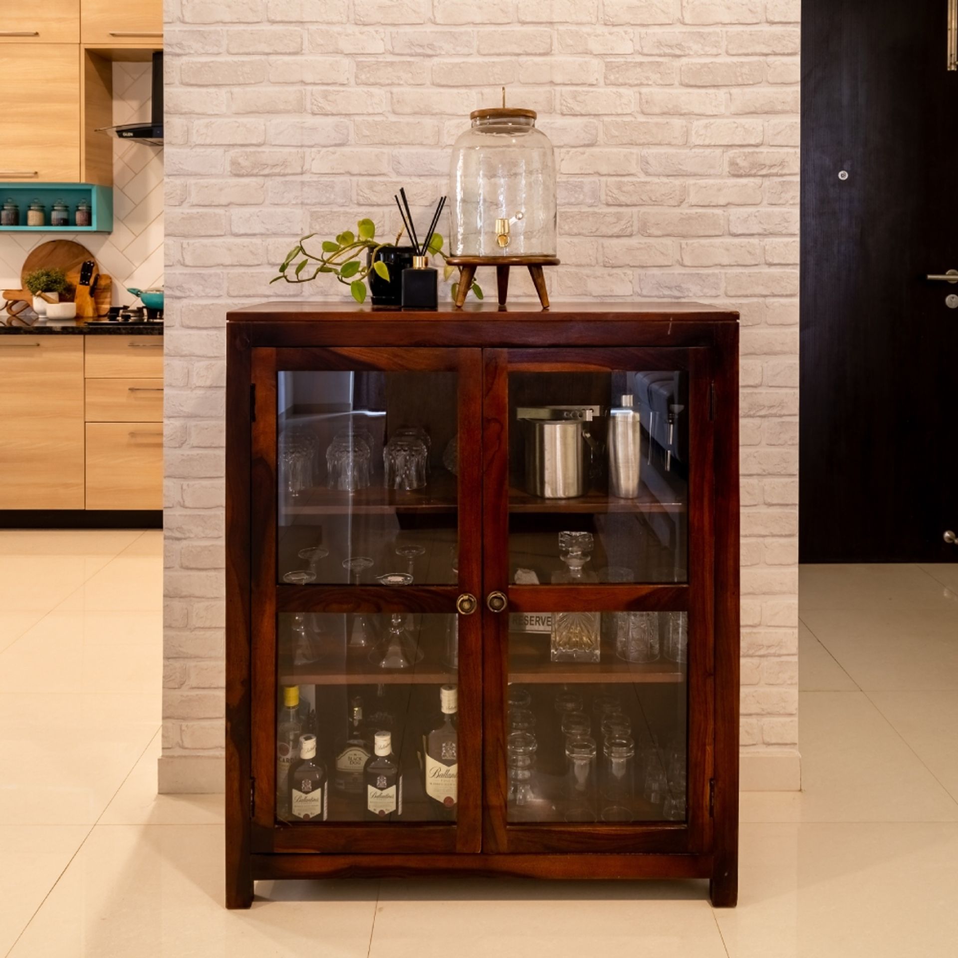 Stylish Mid-Century Modern Home Bar Design with Glass Shutter Storage ...