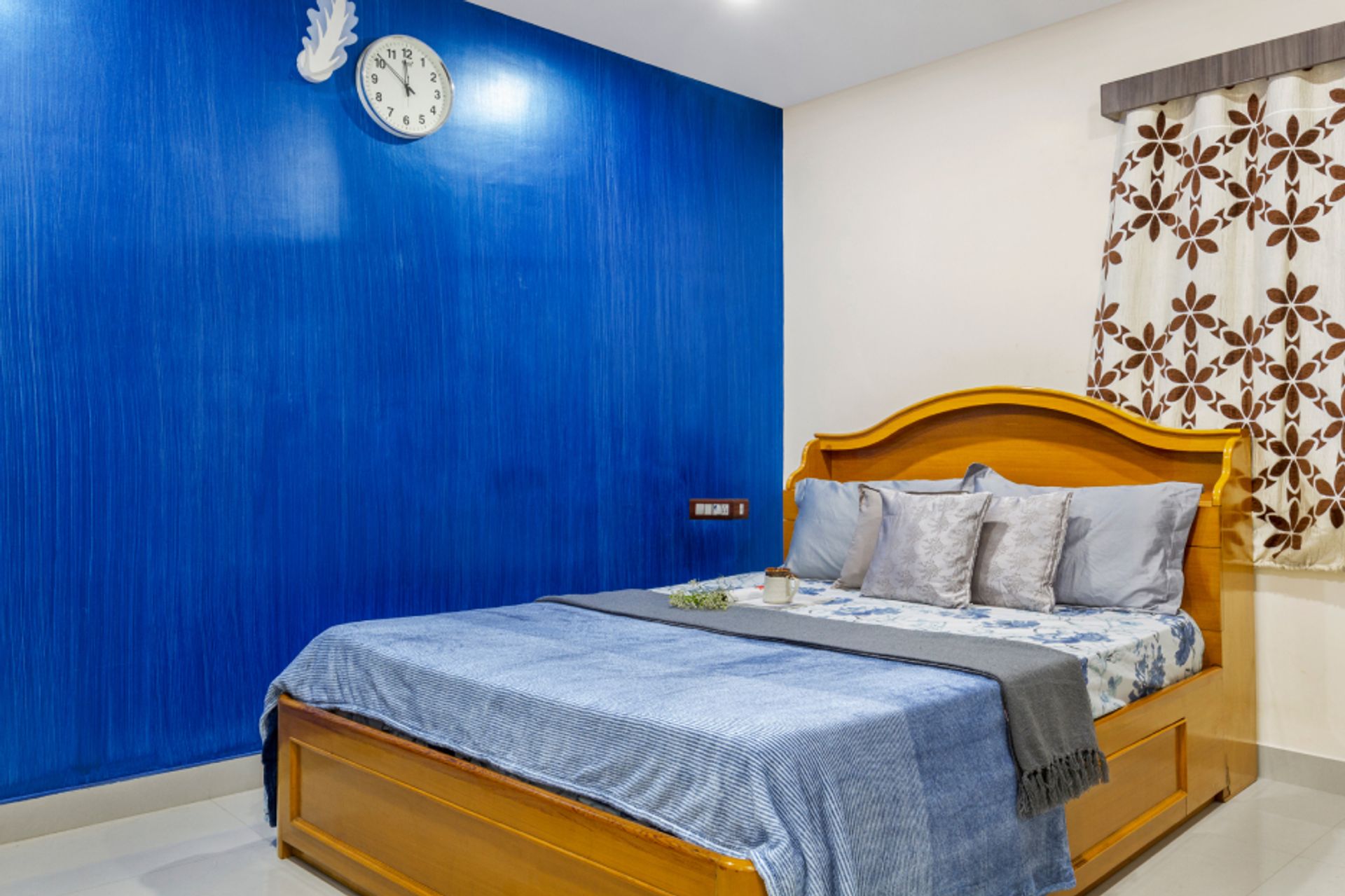 Gloosy Textured Blue Wall Paint Design | Livspace
