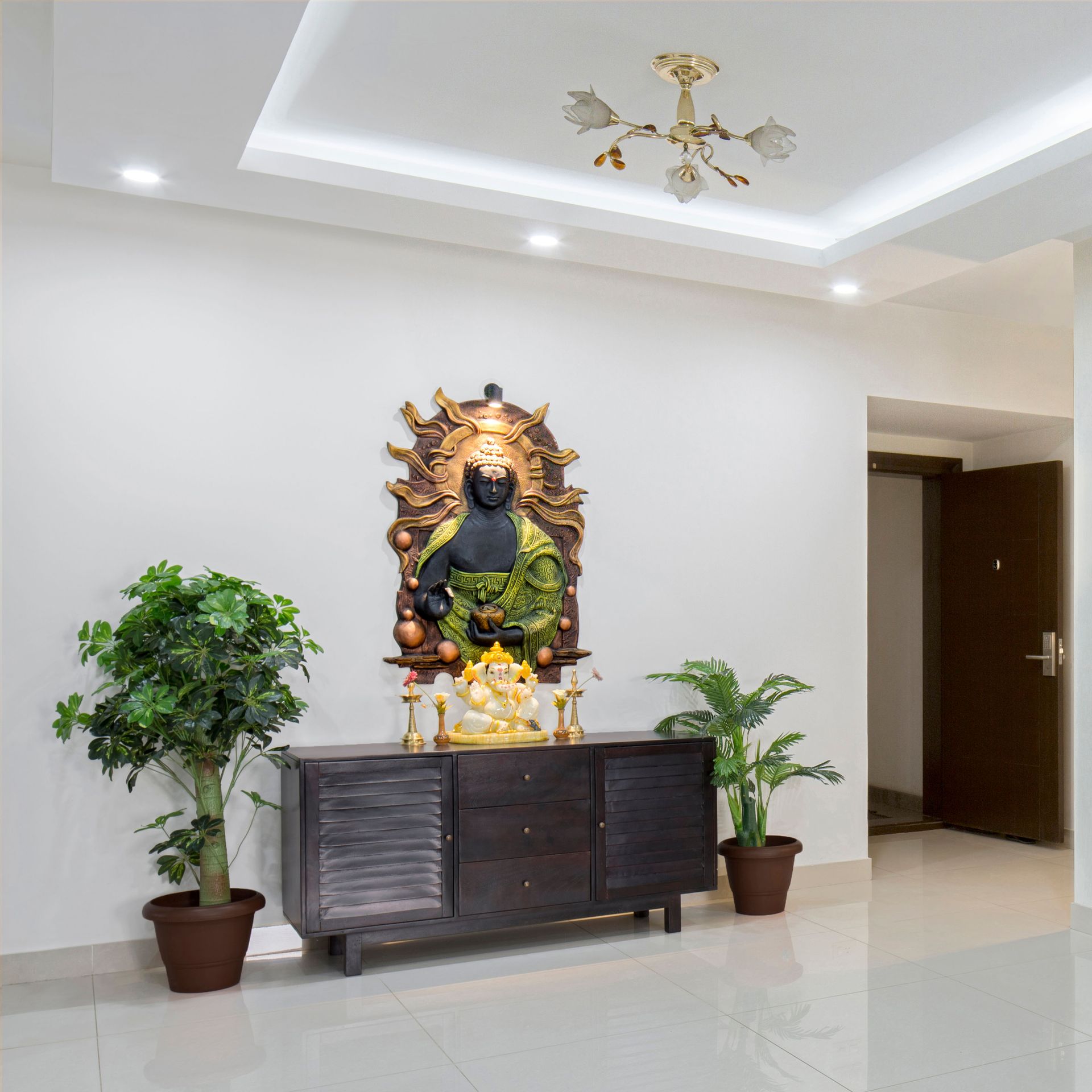Foyer Design With Gold Wall Art | Livspace