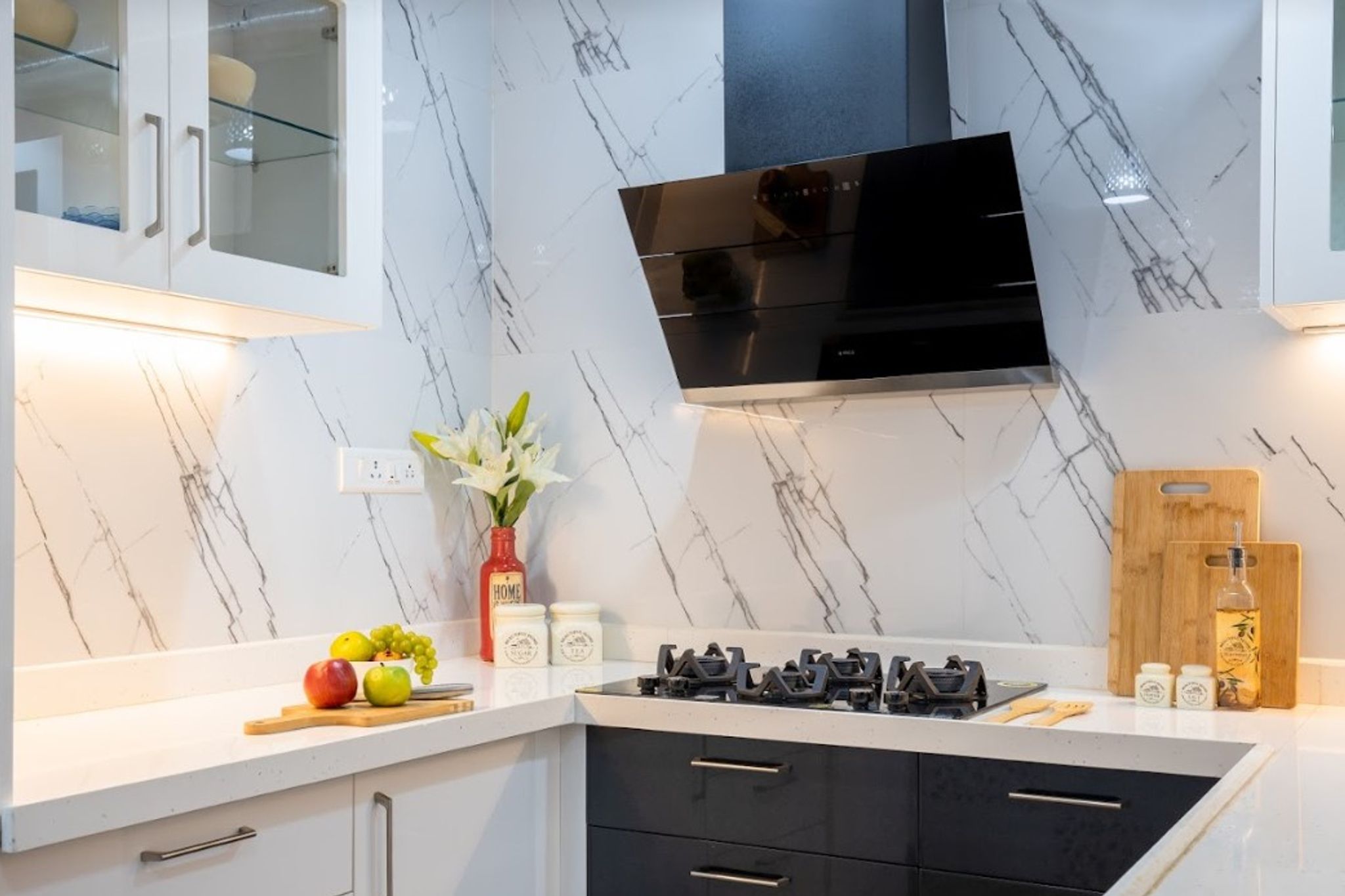 Minimalist Kitchen Tile Design With Marbled Texture | Livspace