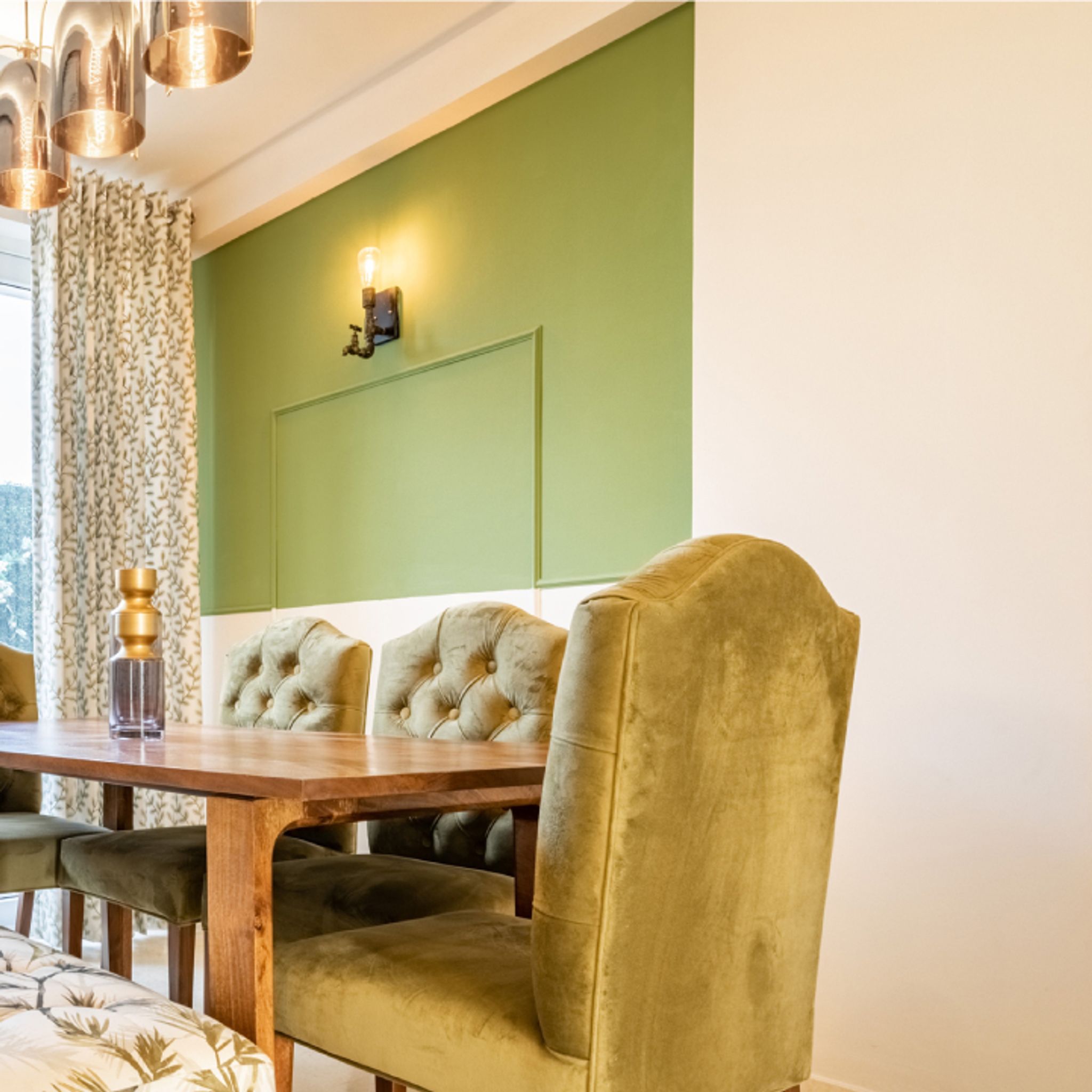 Green Wall Paint With A Classic Beeding Design | Livspace