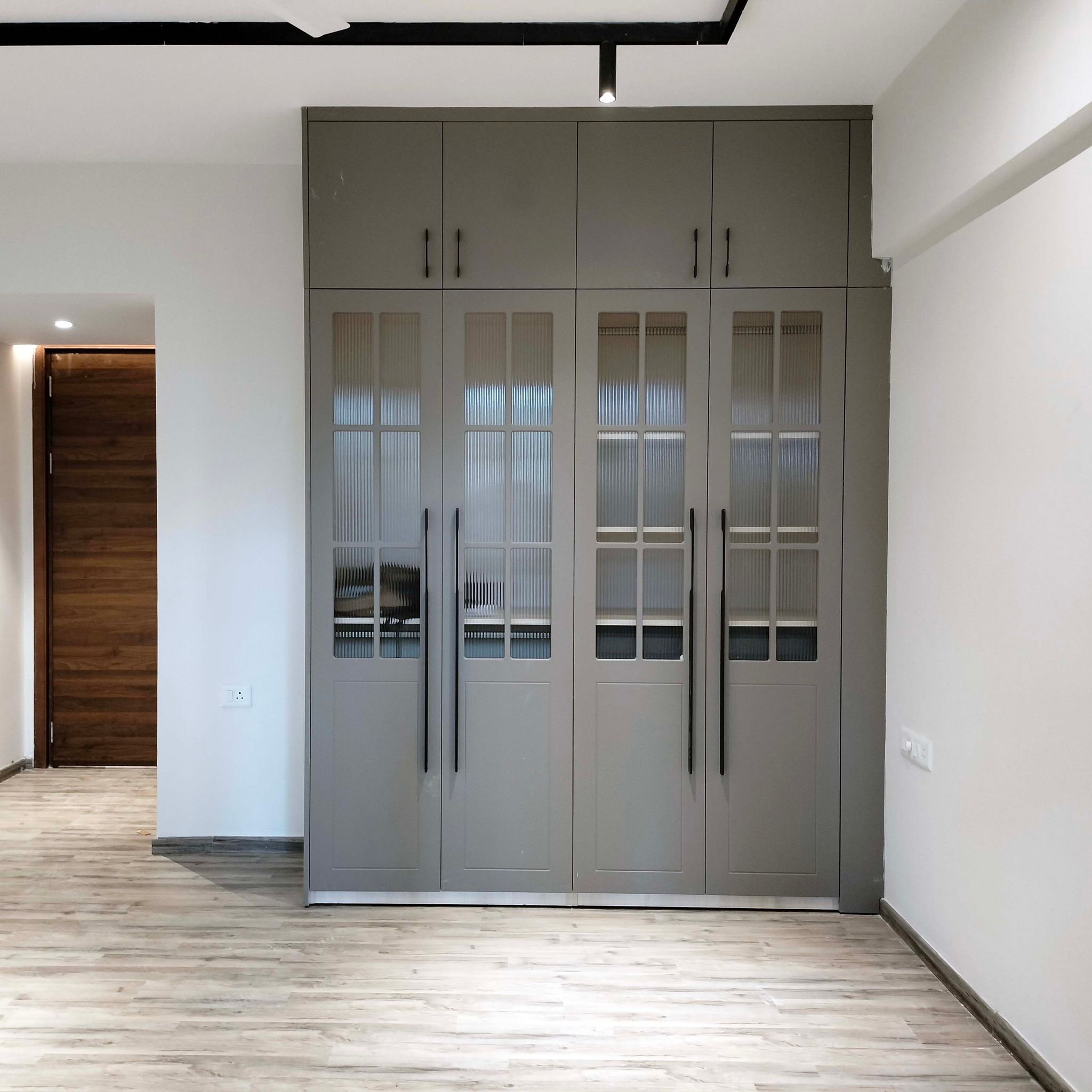 Classic-Style Swing Wardrobe Design with Matte Finish Membrane Shutters ...