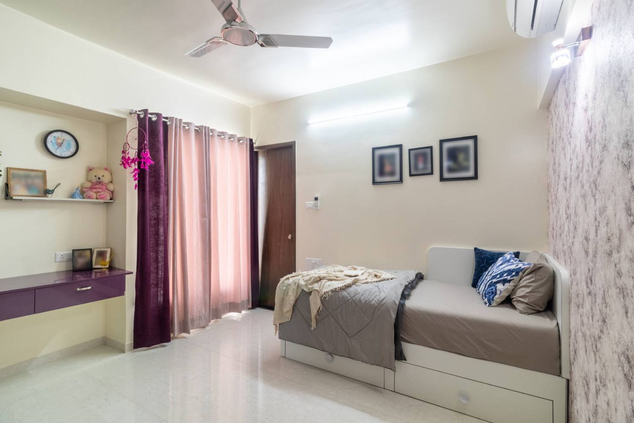 3BHK Pune Flat Contemporary Design withL-Shaped Kitchen and Wallpaper ...
